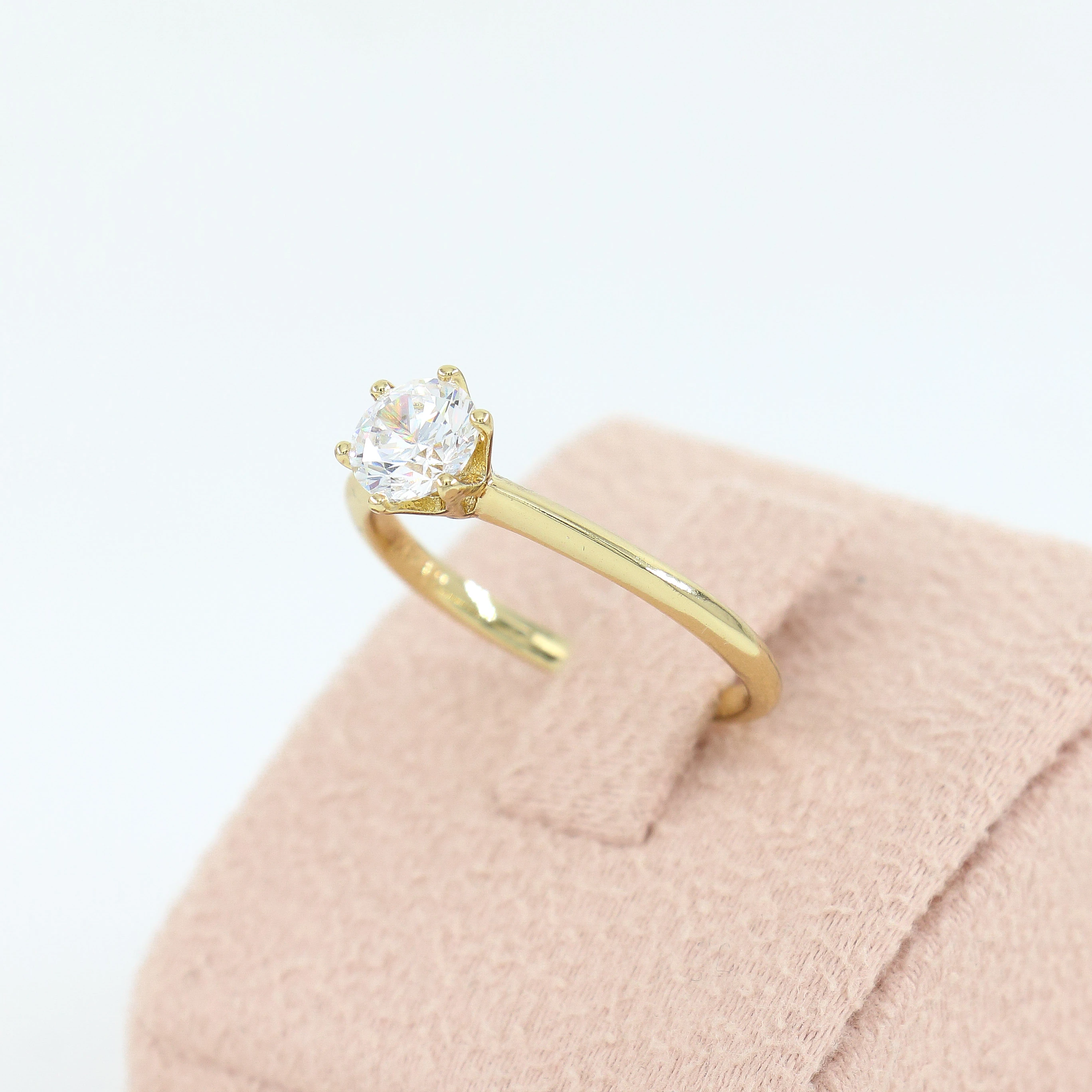 Dial 14K Color Solitaire Ring