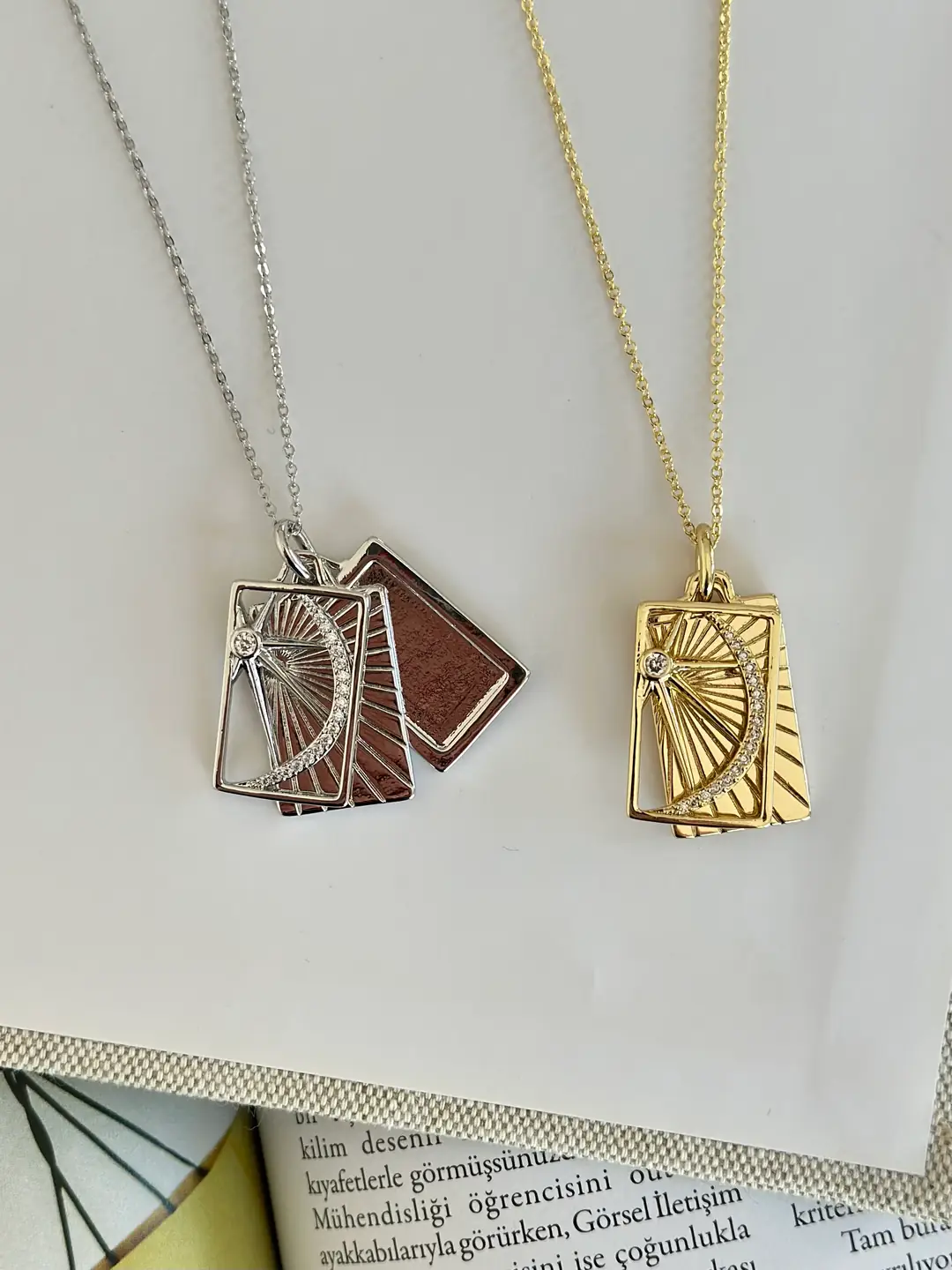 Üst Üste Plaka Tasarım Dikdörtgen Form Kolye