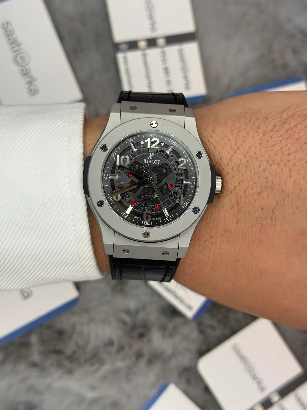 HUBLOT bing bang 41mm skeleton silver kasa siyah deri kordon erkek kol ...