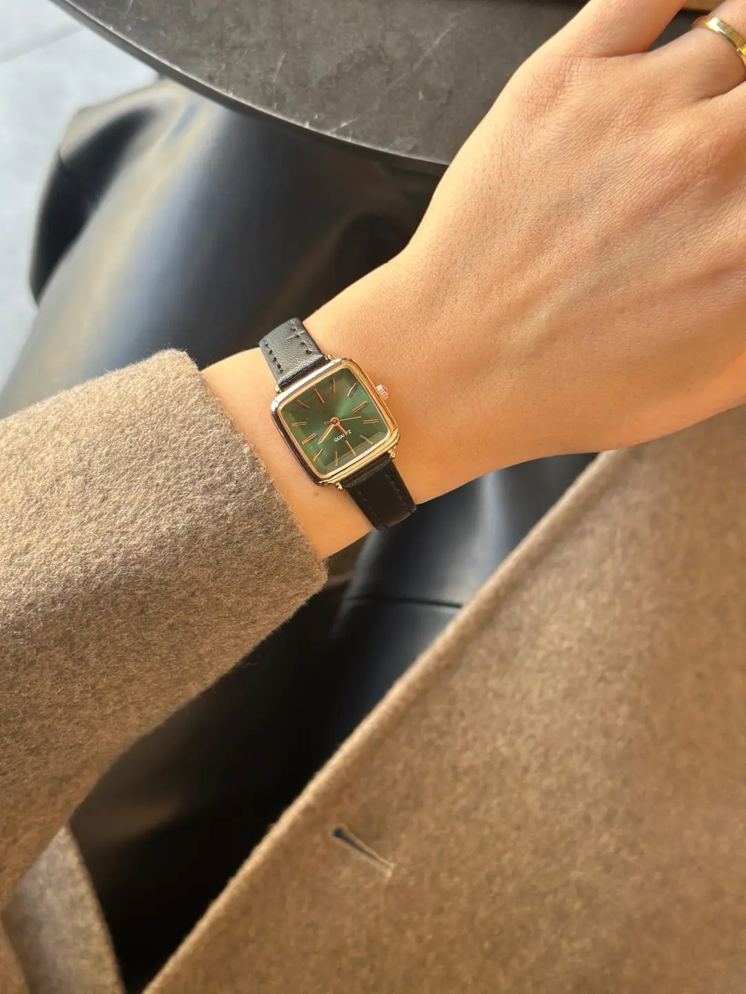 Celine Model Siyah Kordon Yeşil Kasa Minimal Kadın Kol Saati