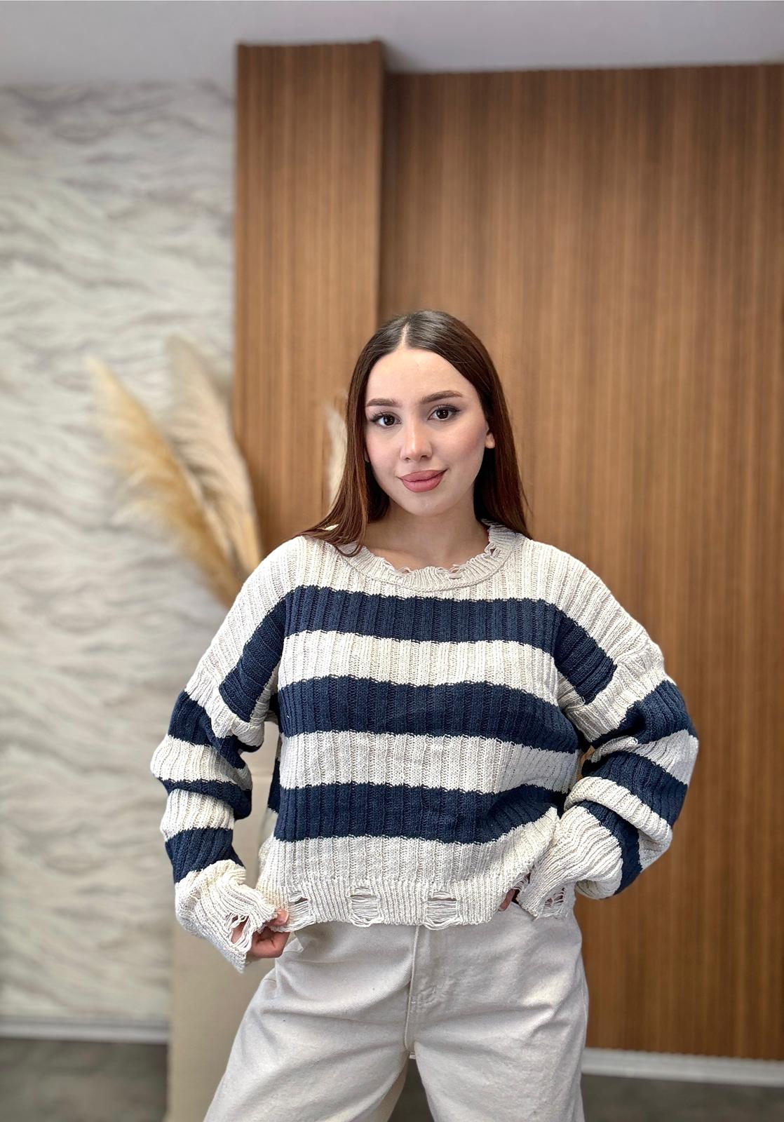 Lazerli Çizgili Triko Bluz