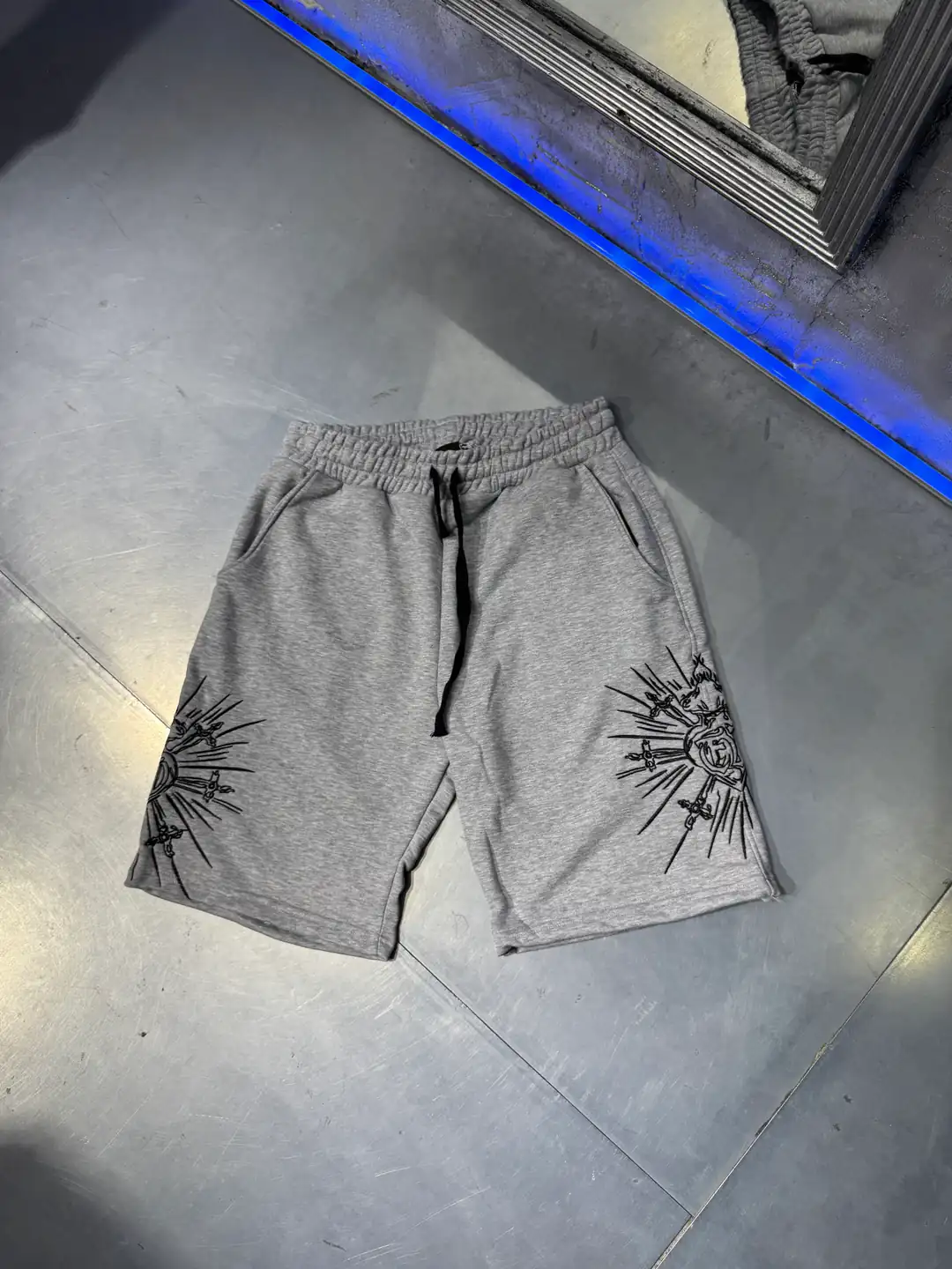 Shadow Crest 3 İplik Acid Wash Şort - Şık ve Tarz.