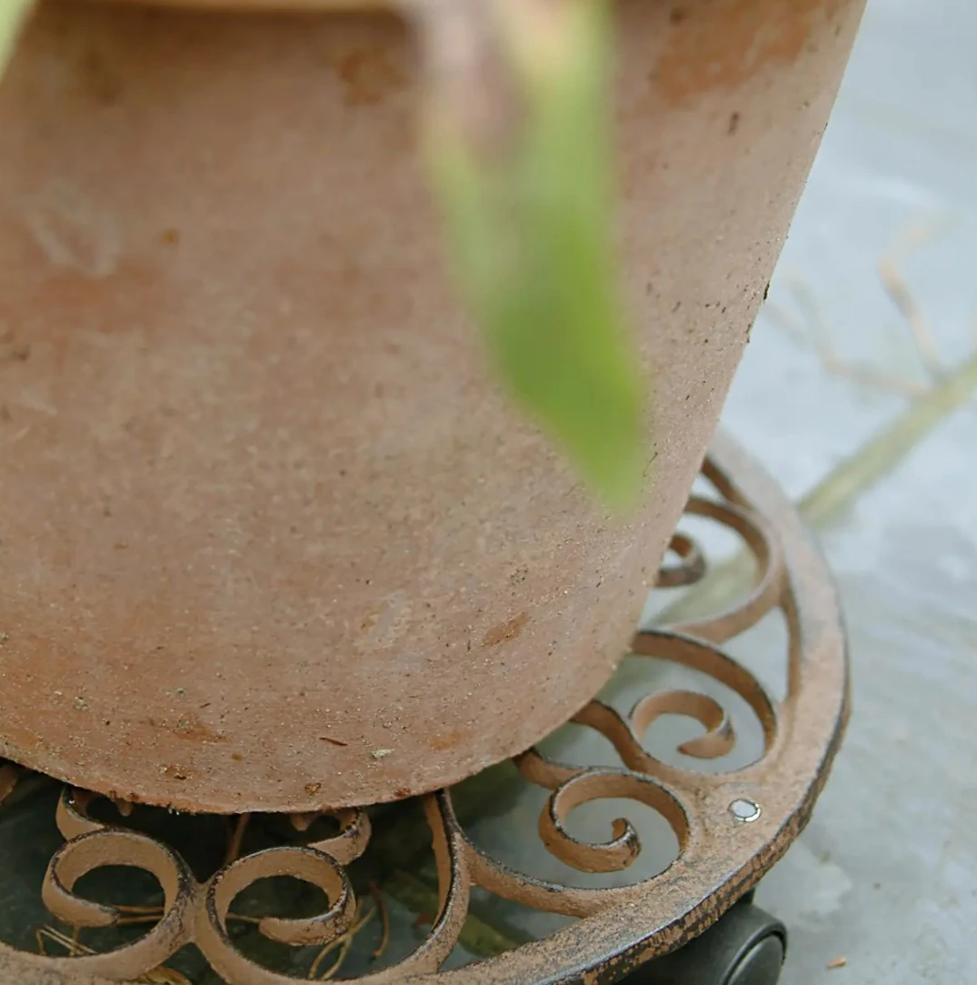 ESSCHERT DESIGN - YUVARLAK BİTKİ TAŞIMA SEHPASI