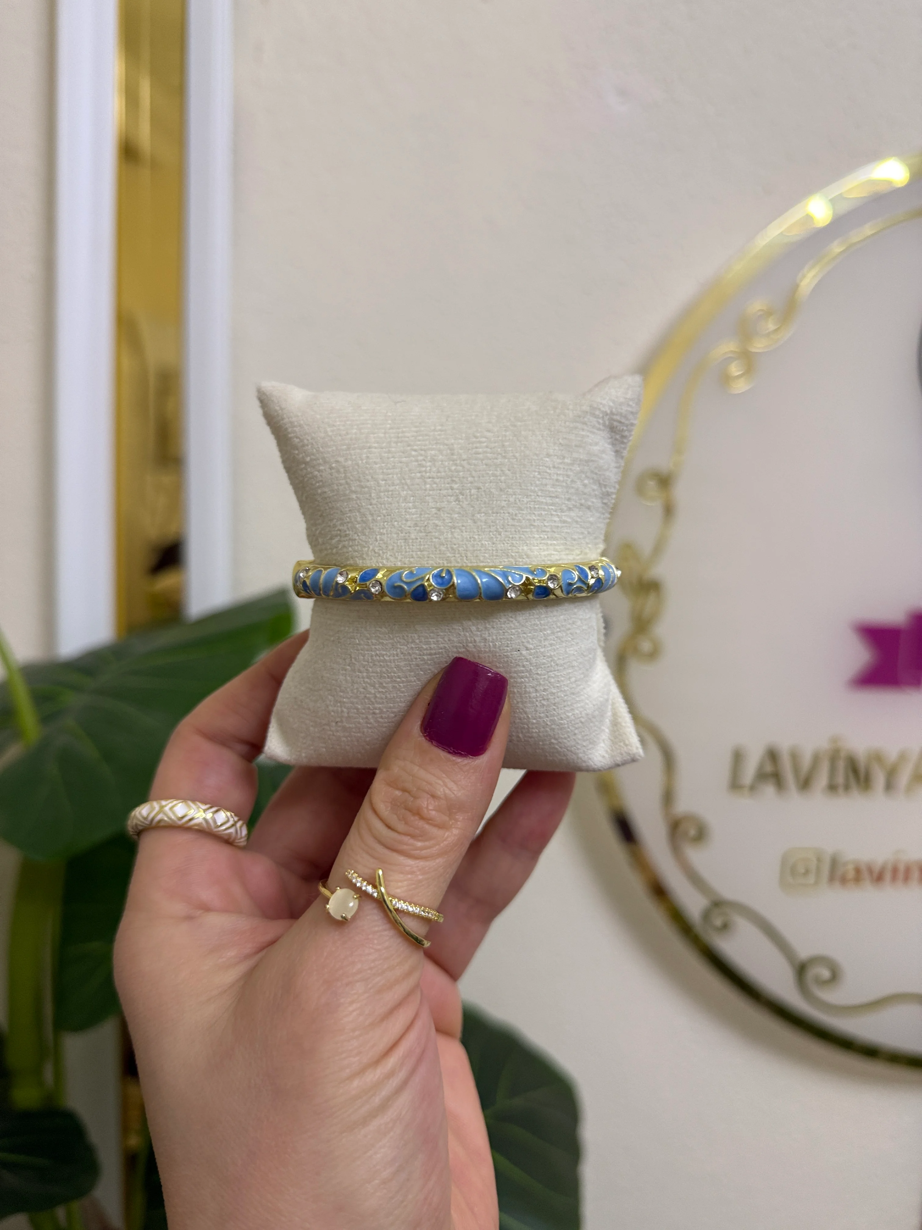 Mineli kelepçe-LAVİNYA
