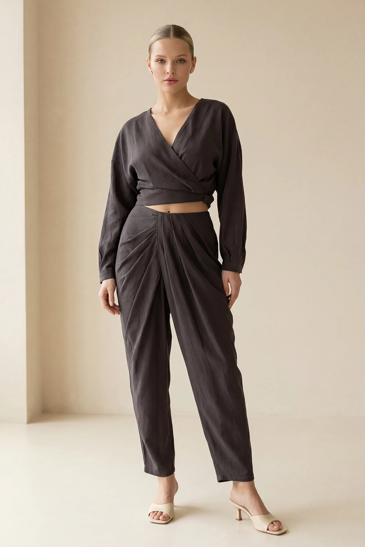 Acı-Kahve Drape Detaylı Rahat Kesim Cepli Pantolon