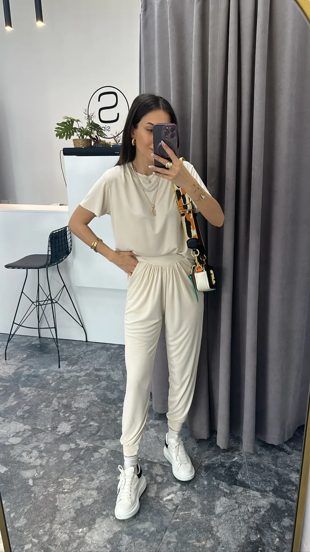 OYSHO model kremrengi dökümlü takım