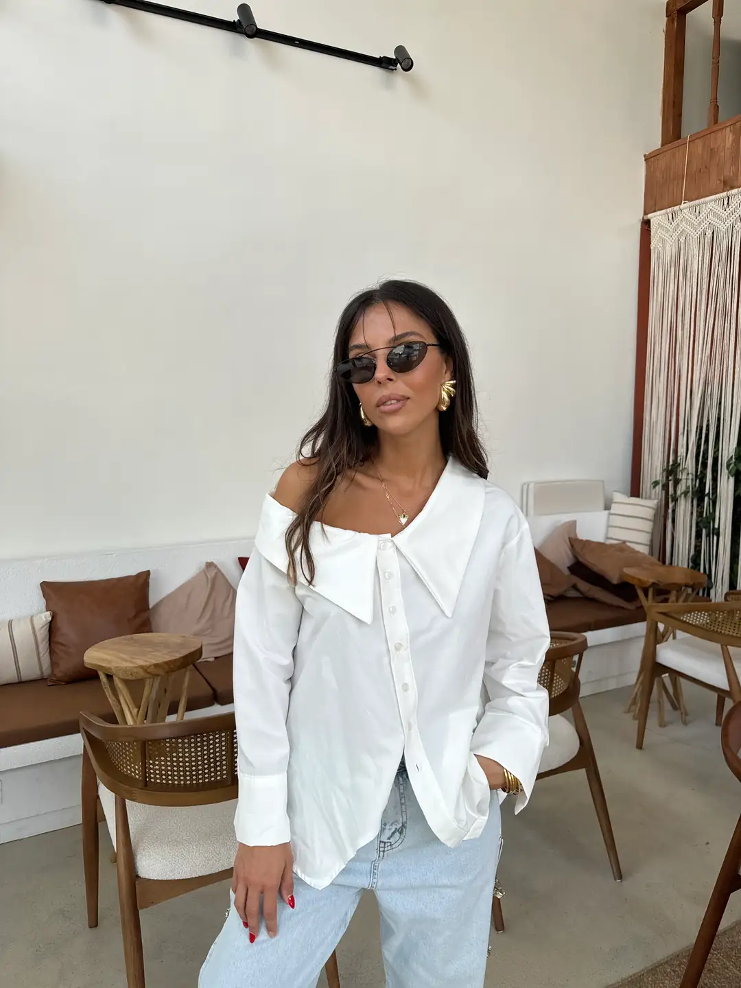 Marka Model Ekru Asimetrik Yaka Gömlek