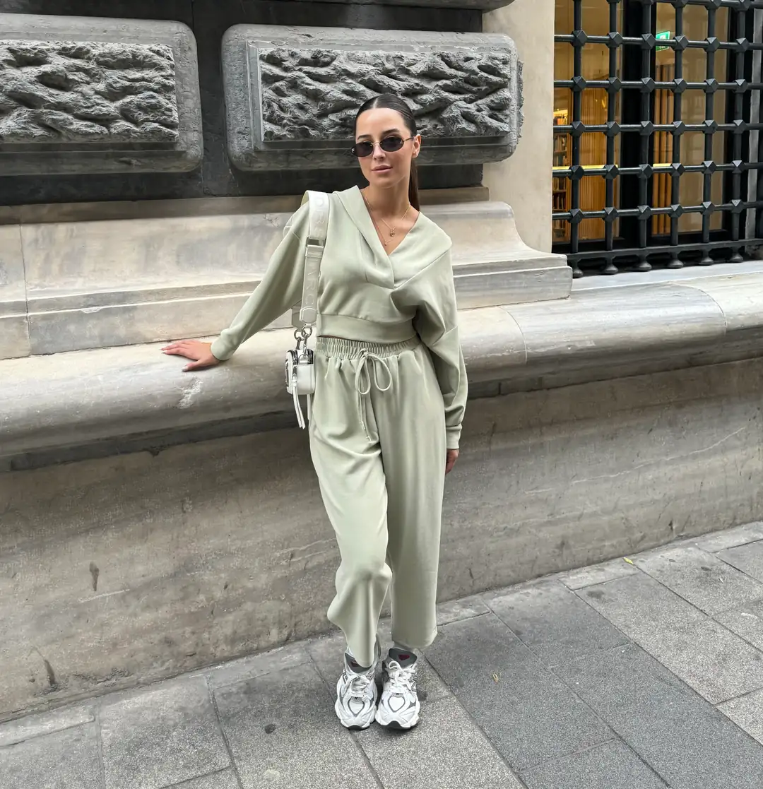 Oysho model suyeşili kapşonlu v yaka takım