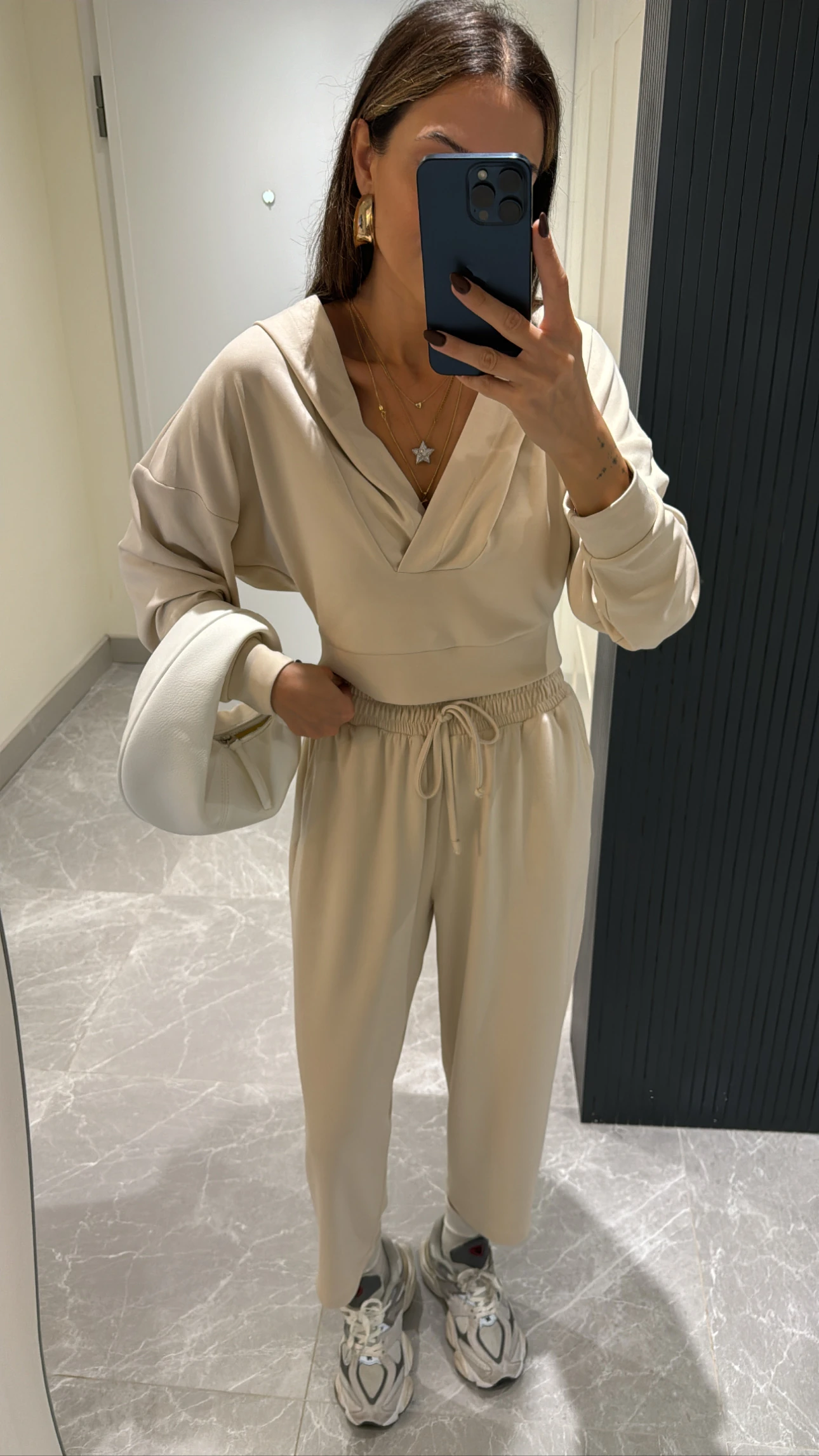 Oysho model krem renk kapşonlu v yaka takım