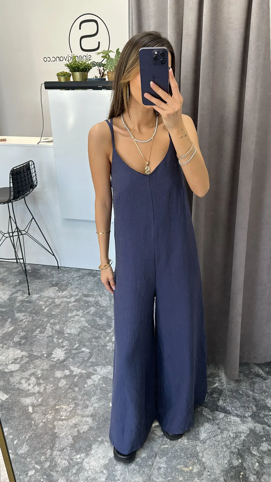 Lacivert Oysho model rahat kesim dökümlü tulum