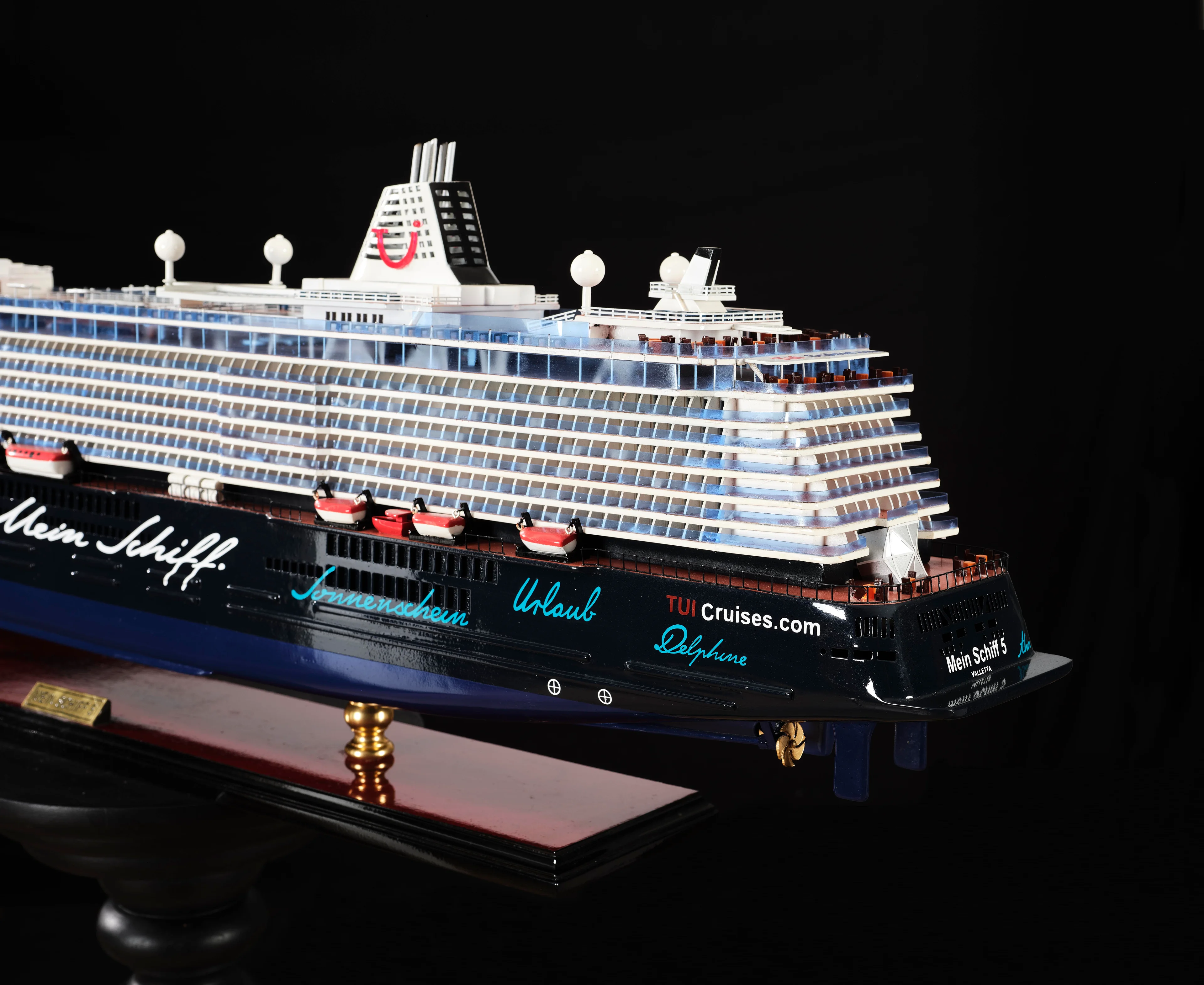 Mein Schiff 5 Model Gemi 100L x 15W x 31H