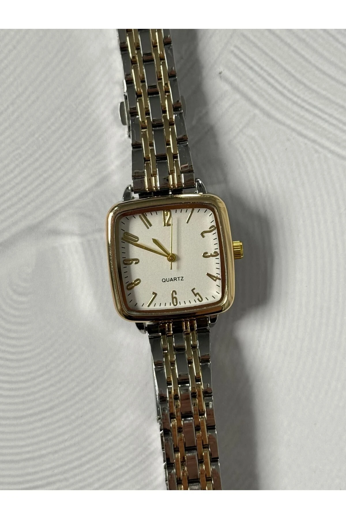 Emma Kare Rakamlı Kasa Vintage Kol Saati Gold-Gümüş (Özel Stok)