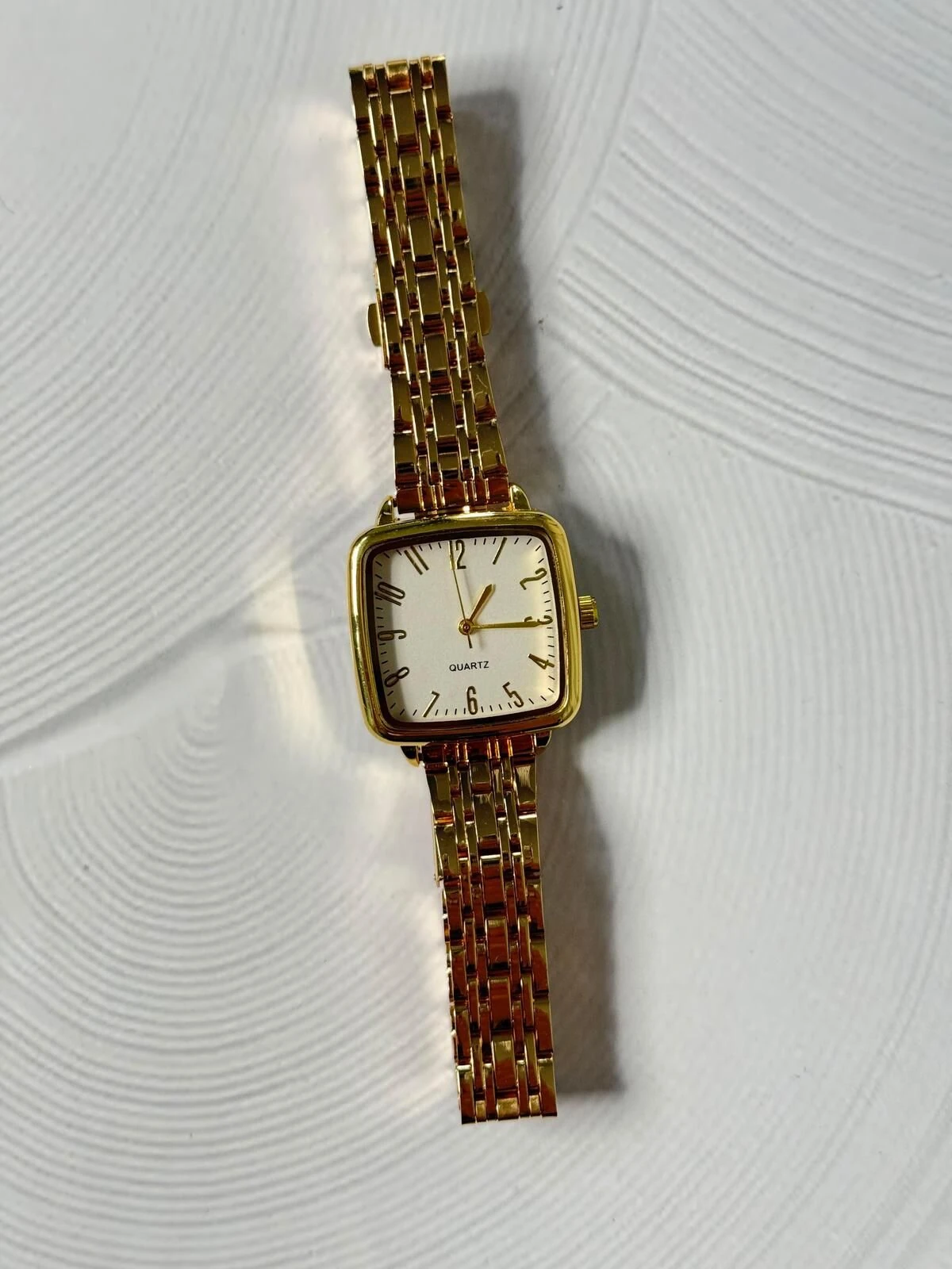 Emma Kare Rakamlı Kasa Vintage Kol Saati Gold
