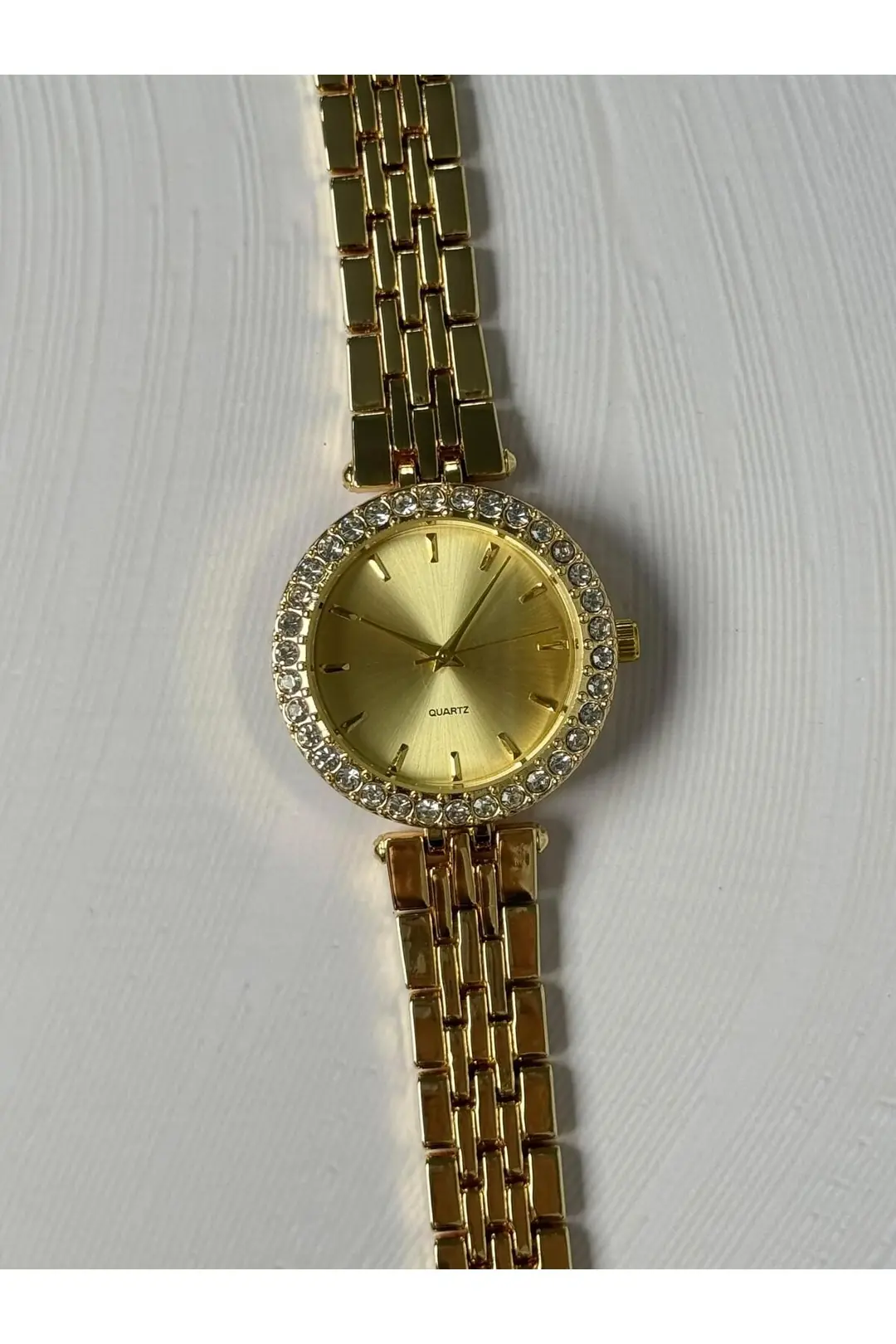 Begonia Taşlı Şık Tasarım Yuvarlak Kasa Kadın Kol Saati Gold Renk