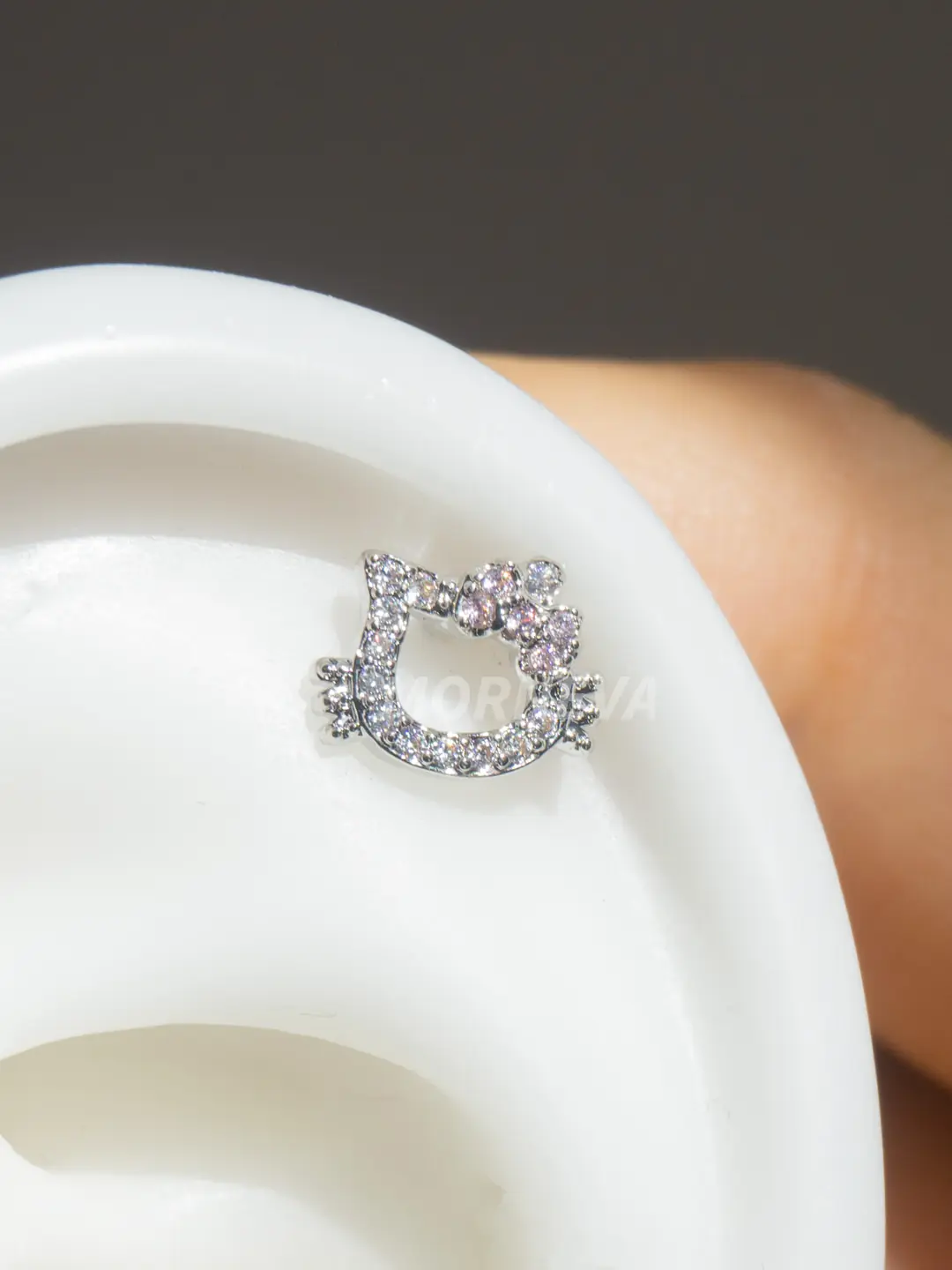 Beyaz Taşlı Hello Kitty Helix Conch Piercingi Küpe (1 Adet)