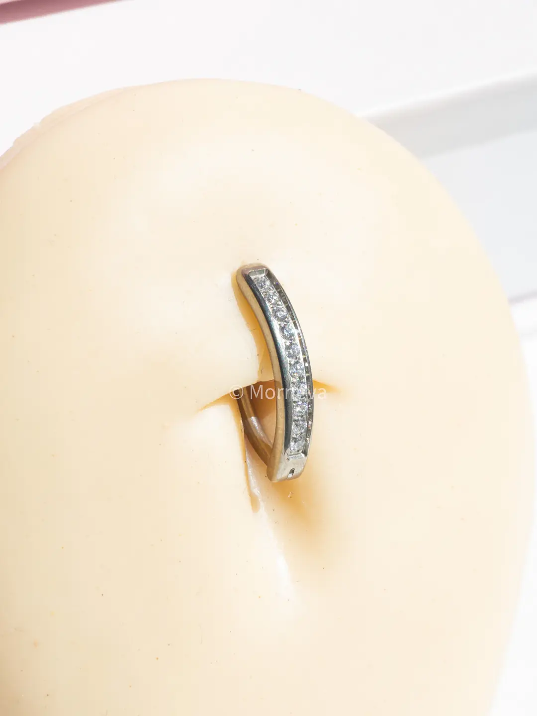 Titanyum Su Yolu Yarım Halka Klipsli Göbek Belly Piercingi