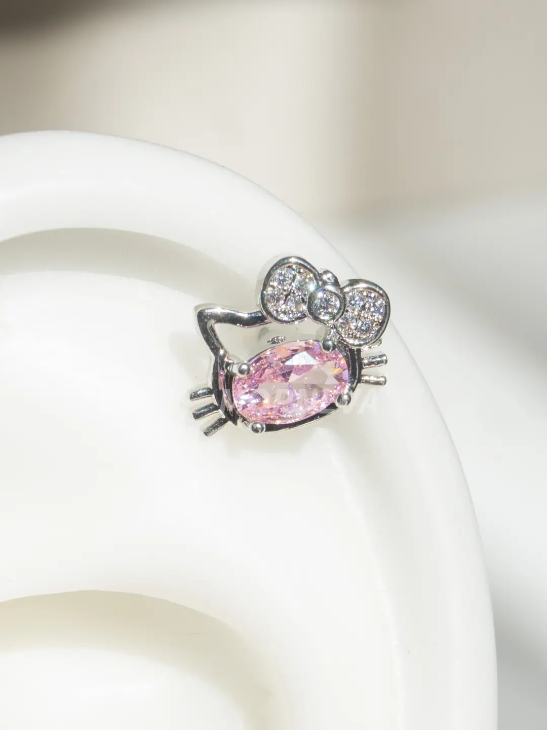 Hello Kitty Helix Conch Piercingi Küpe (1 Adet)