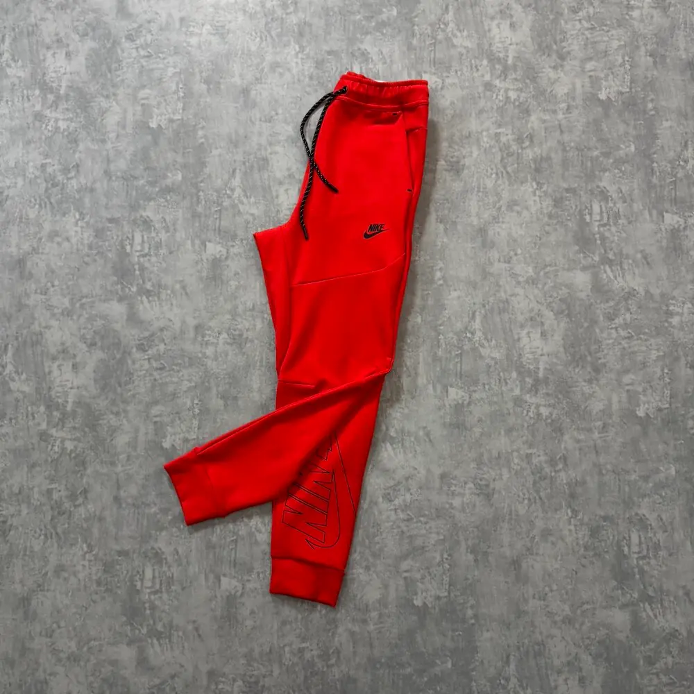 Nike Tech Fleece New Season Jogger/Red2
