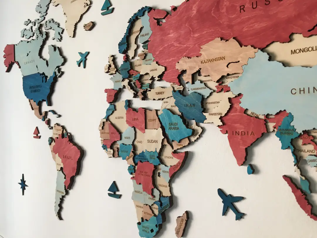 513 - Wooden World Map (Blue)