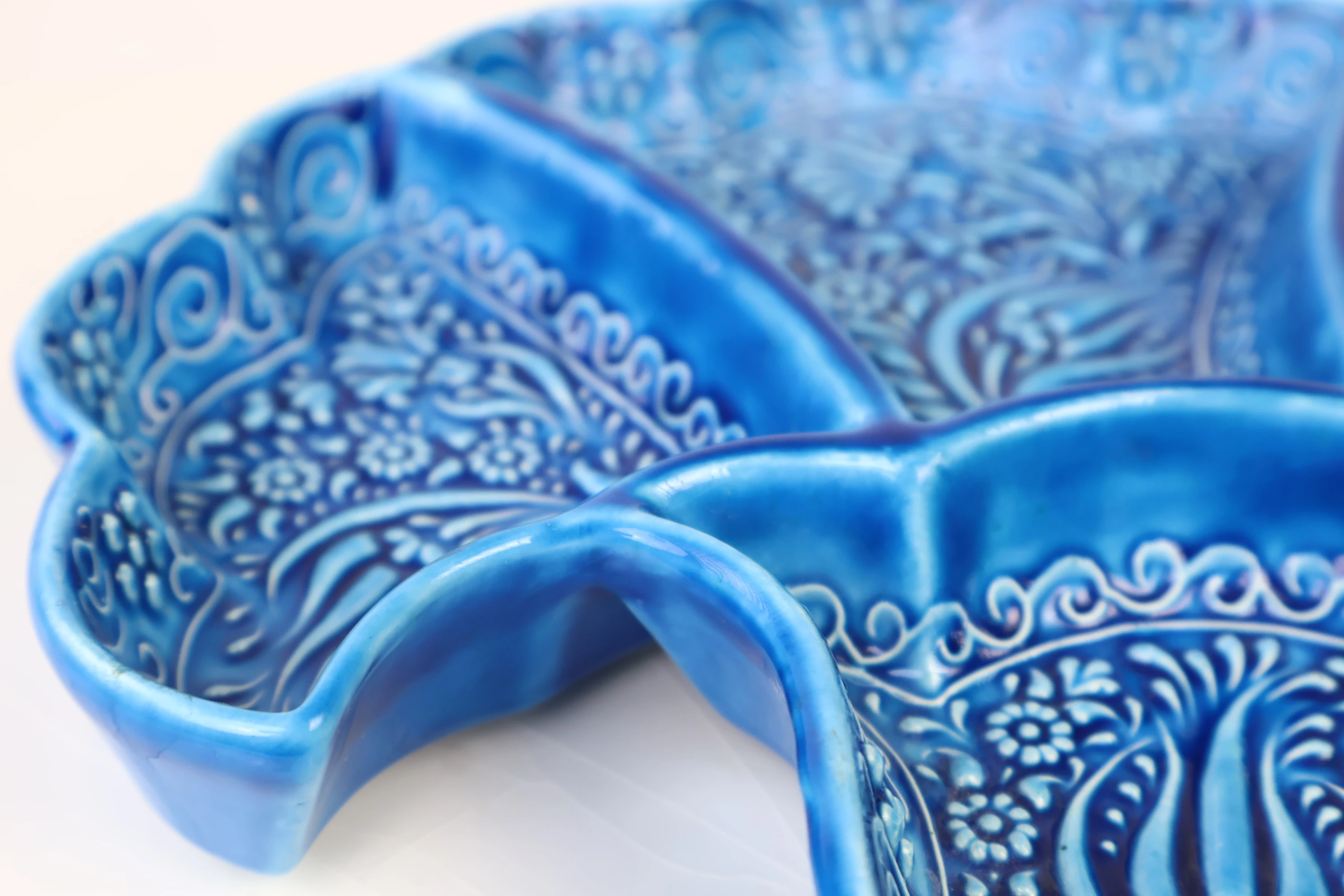 Carnation Shape Snack Serving Tray Plates, Chips and Dips Divided ...