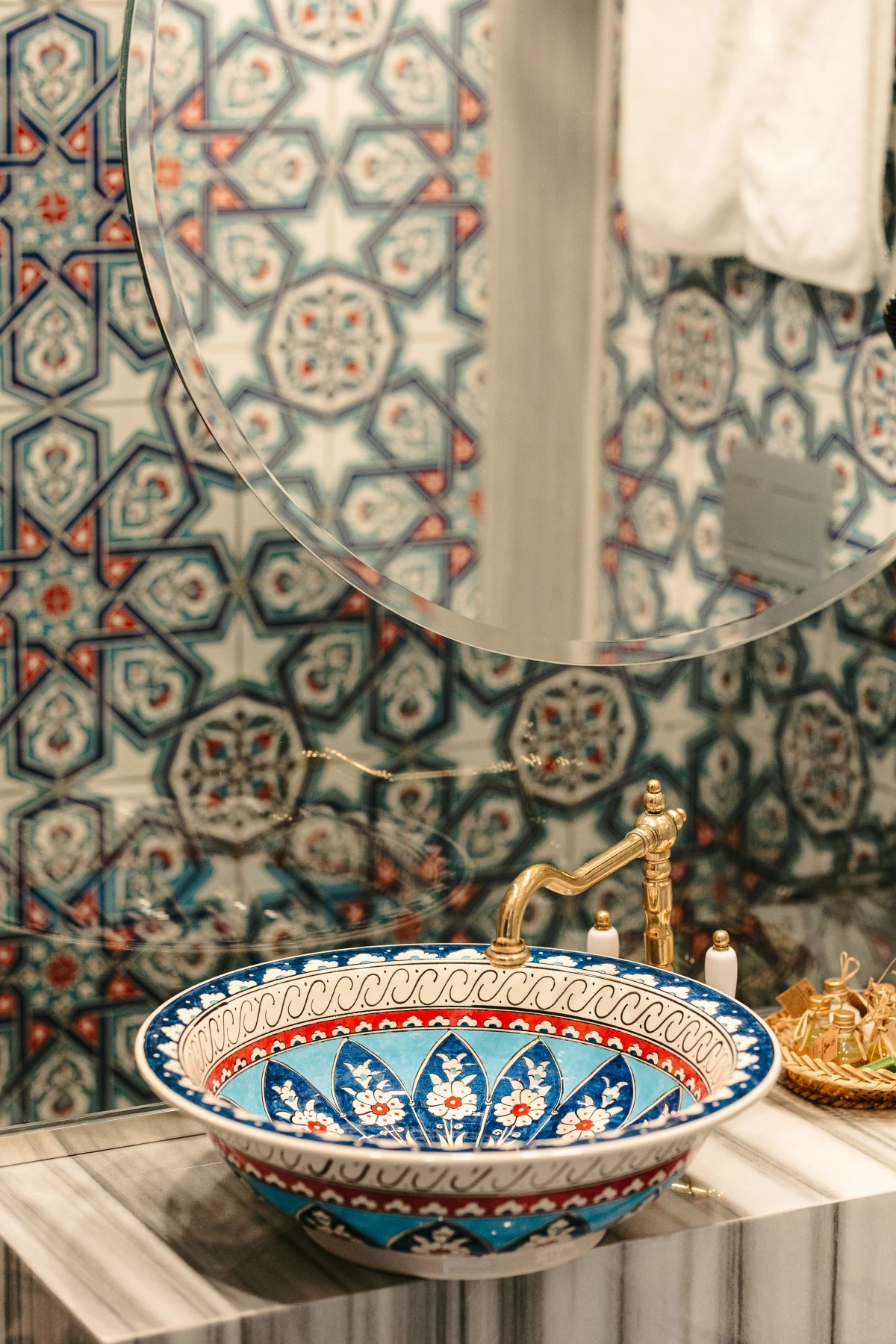 Ceramic Washbasins with Tile Patterns: Traditional and Modern Designs