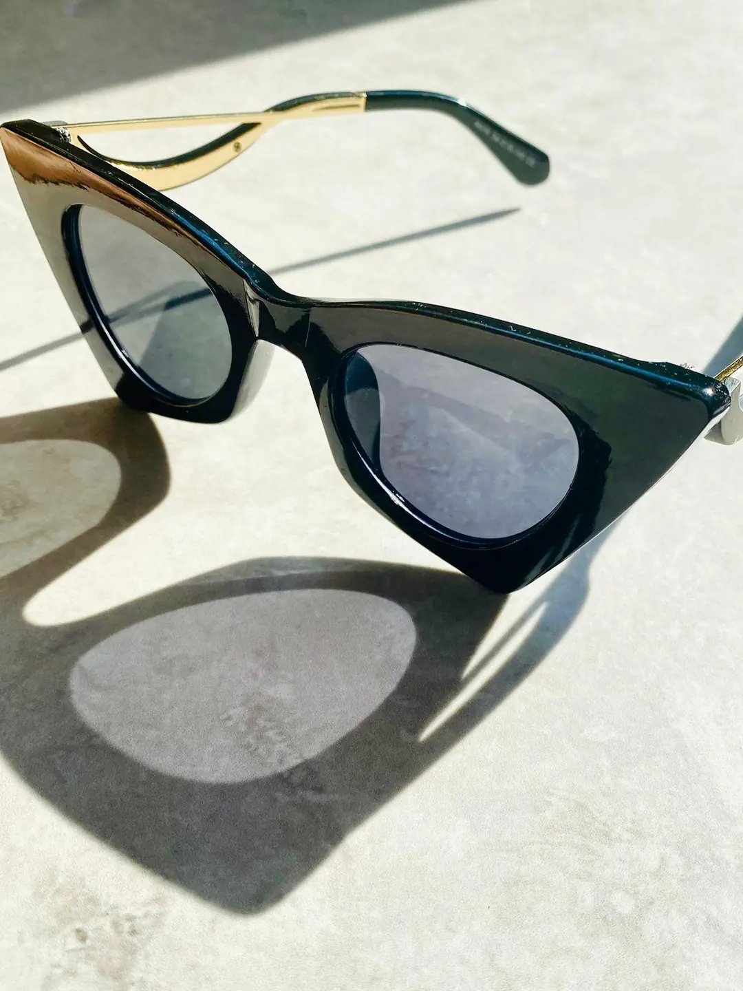 Boned Triangle Gold Detailed Glasses