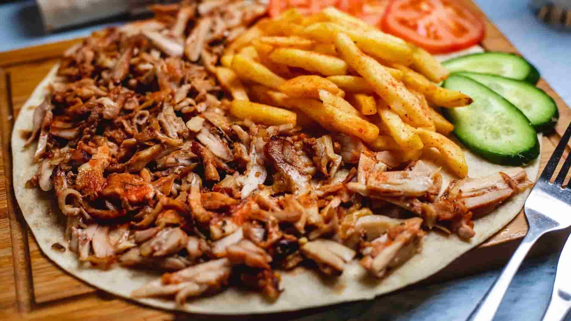 Tatlı Toz Biberli Tavuk Shawarma Tarifi: Sokak Lezzetini Evde Yapmanın ...