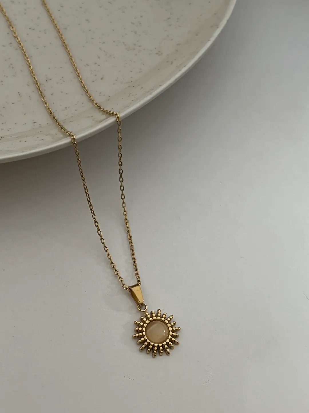 Gold Rengi Ay Taşlı Güneş Figürlü Kadın Kolye