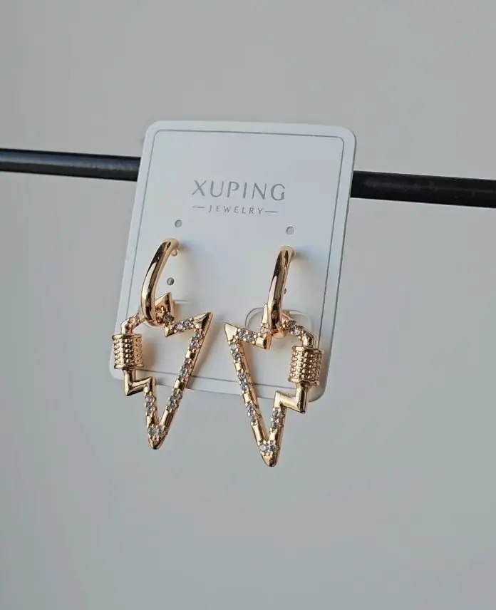 Xuping Şimşek Taşlı Rose Küpe