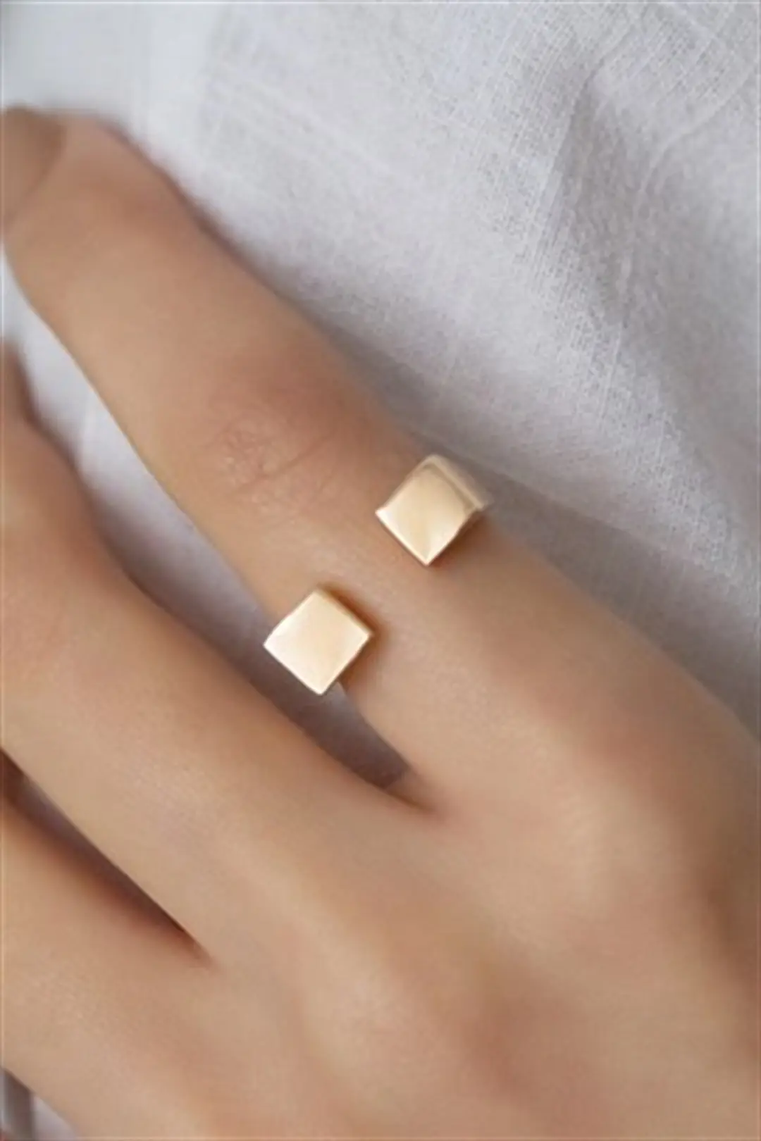 Minaliva 14 Carat Rose Gold Square Trend Ring