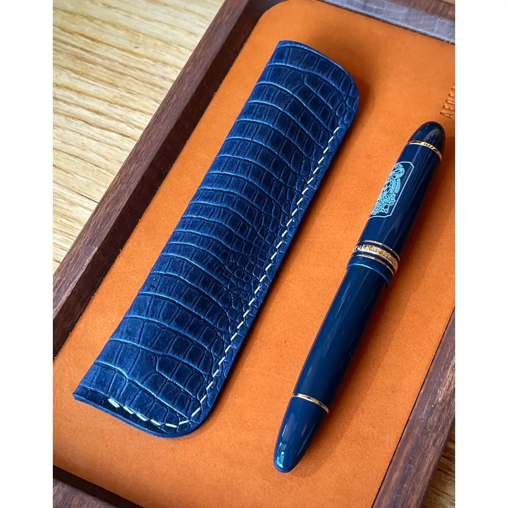 LEATHER SINGLE PEN SLEEVE-CROCO BLUE