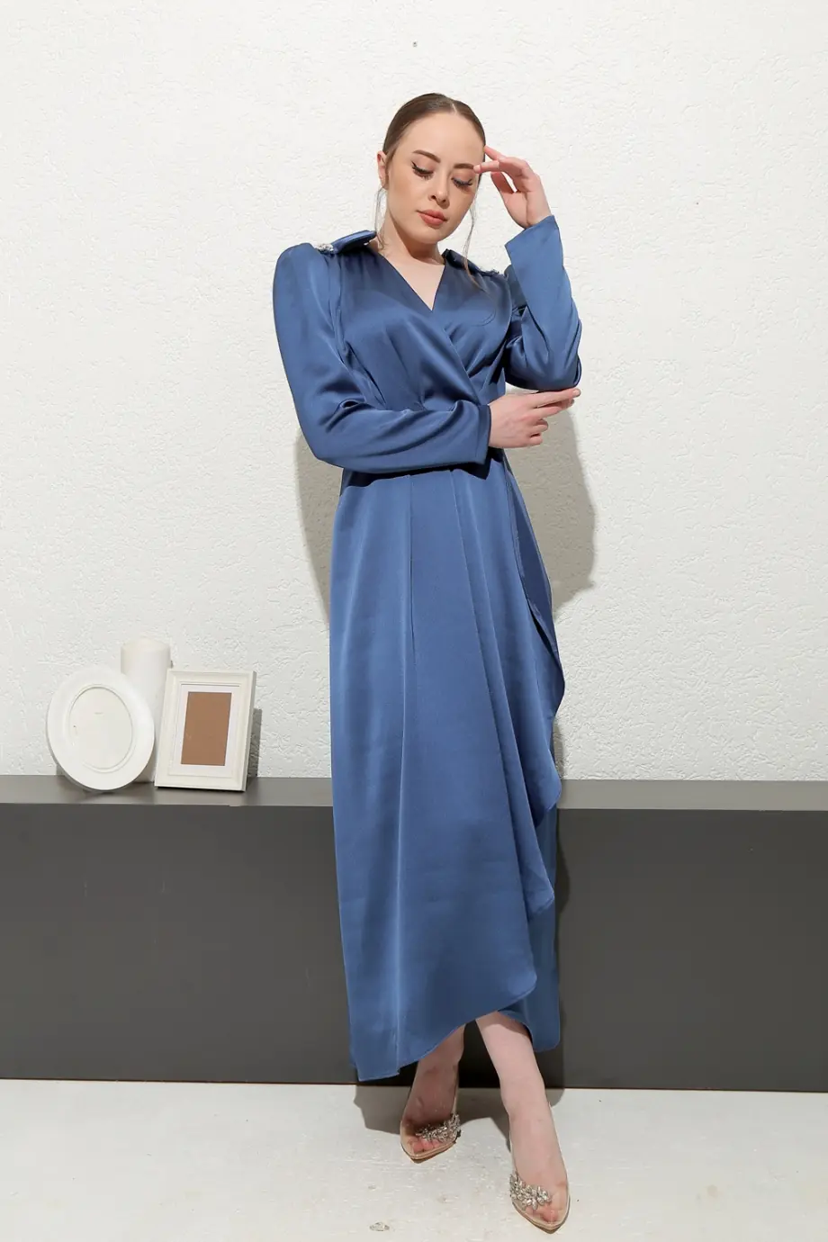 Soul of Moor Kadın İndigo Rengi Omzu Taşlı Abiye Elbise