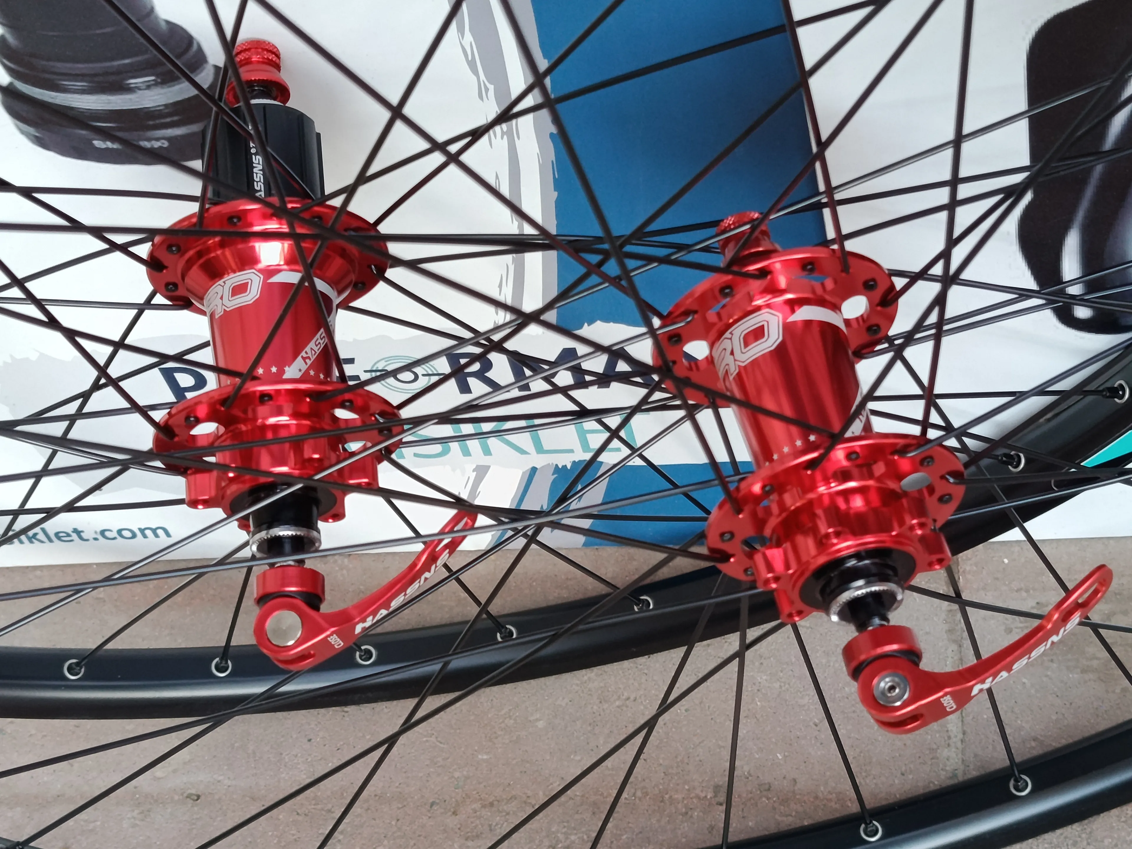 27,5 HASSNS PRO7 KIRMIZI GÖBEKLİ ÖN ARKA DİSK FREN UYUMLU JANT SETİ