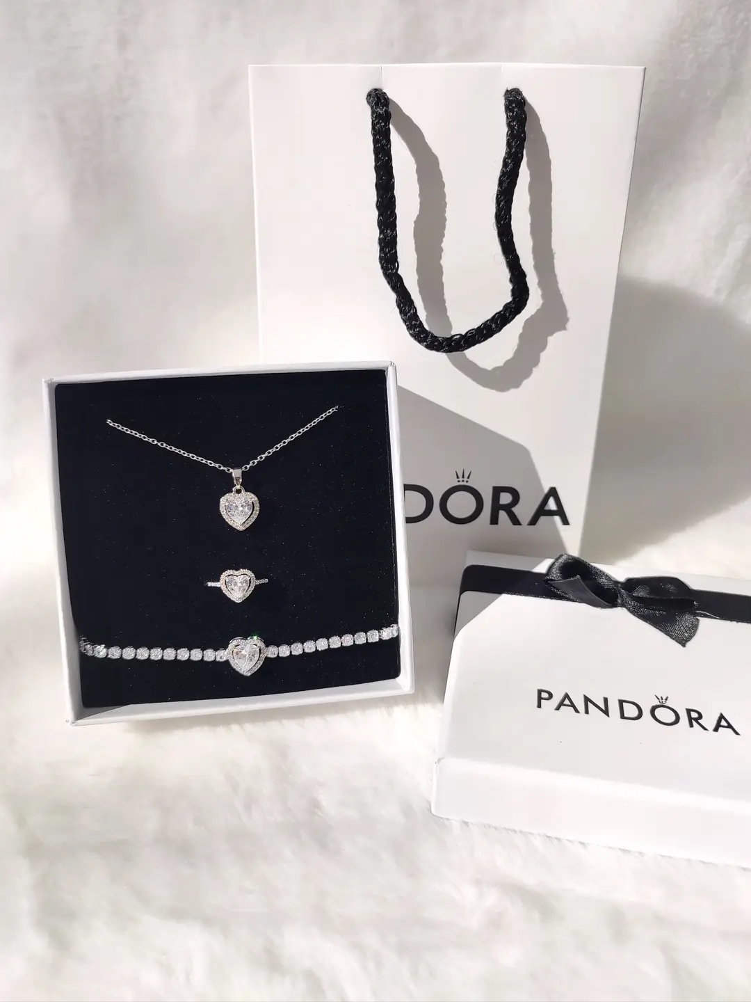 Kadın Kalpli Kolye, Bileklik ve Yüzük Pandora Kutulamalı Set