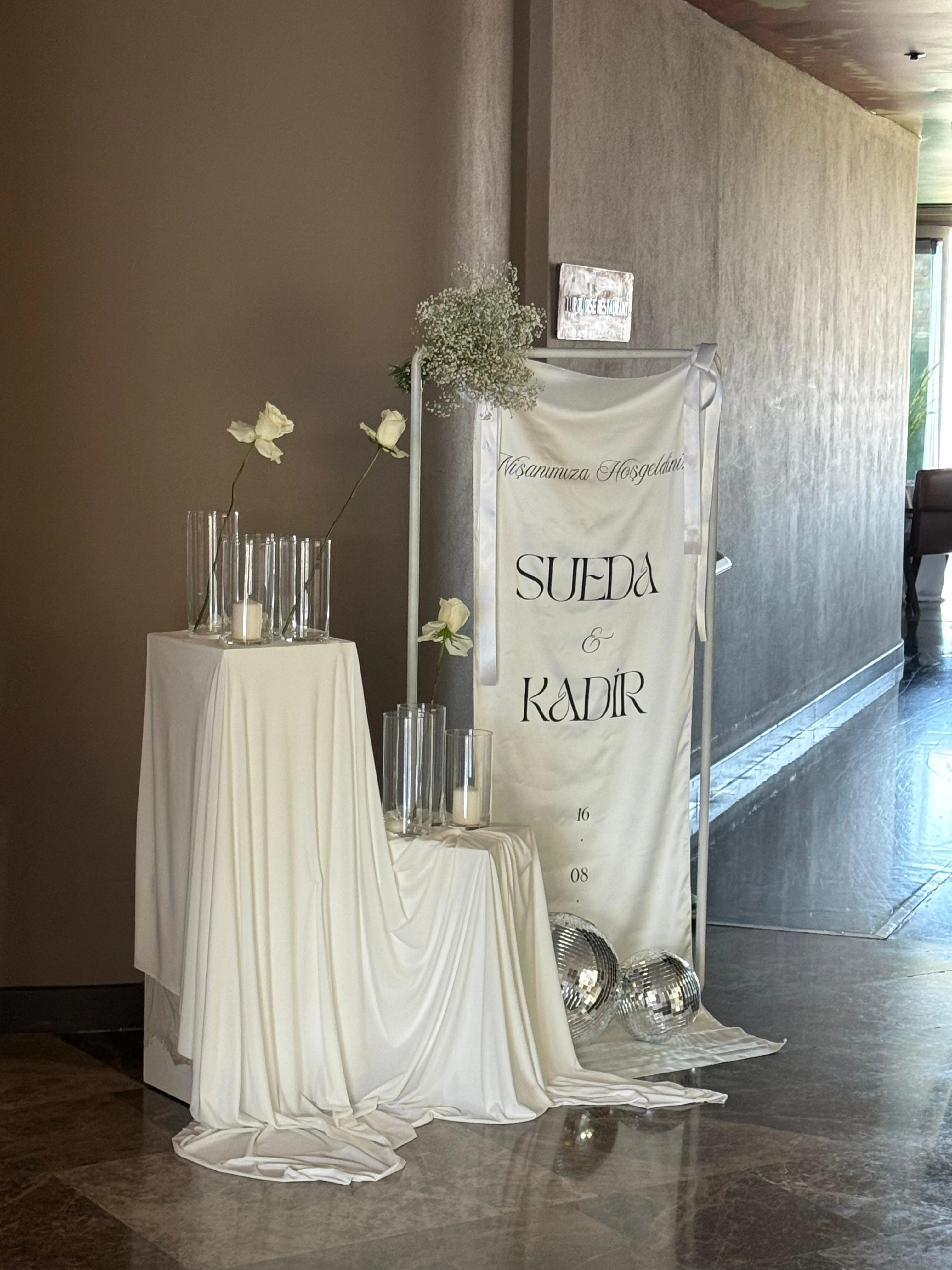 Everly Sign | Saten Kumaş Pano