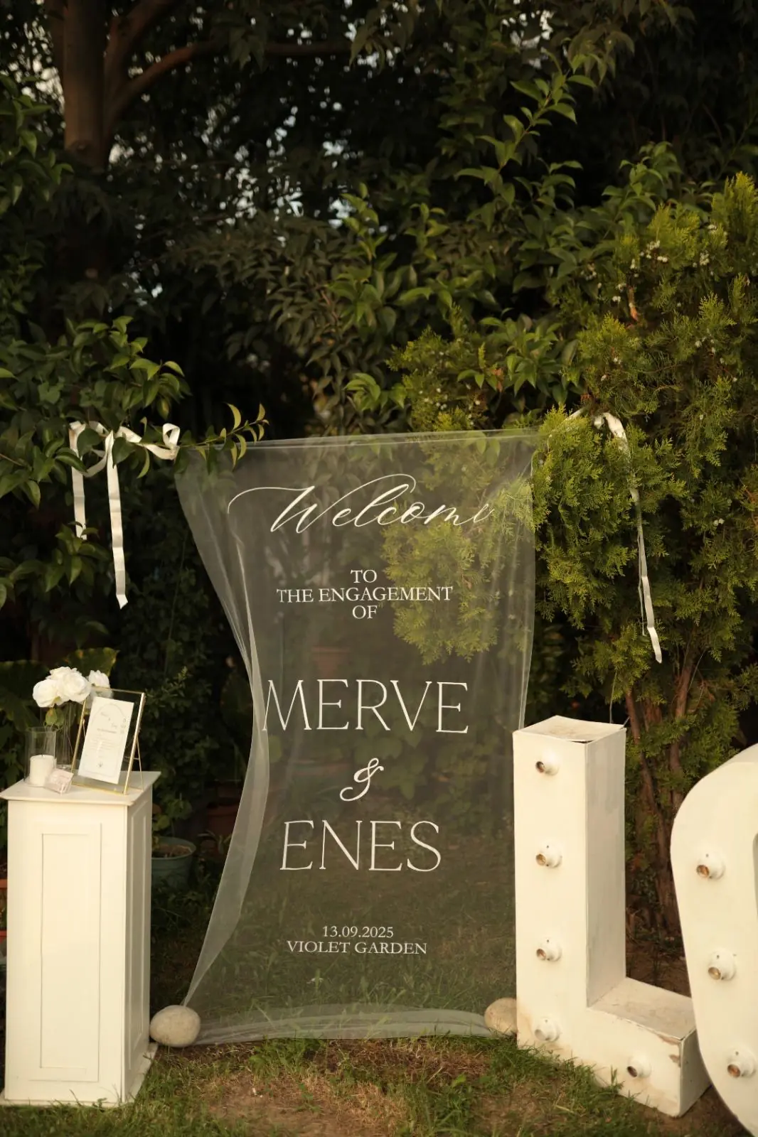 Everly Sign | Tül Pano