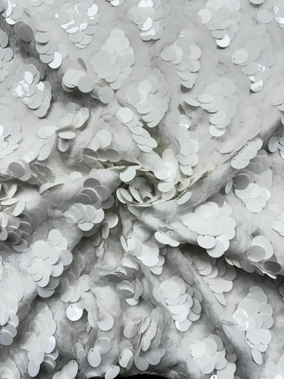 Beyaz Büyük Pullu Payet Kumaş