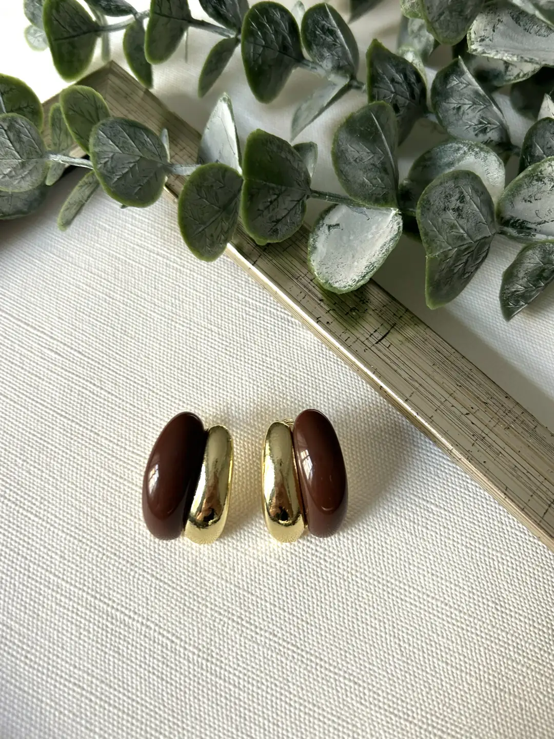 Kahverengi ve Gold Detaylı Küpe