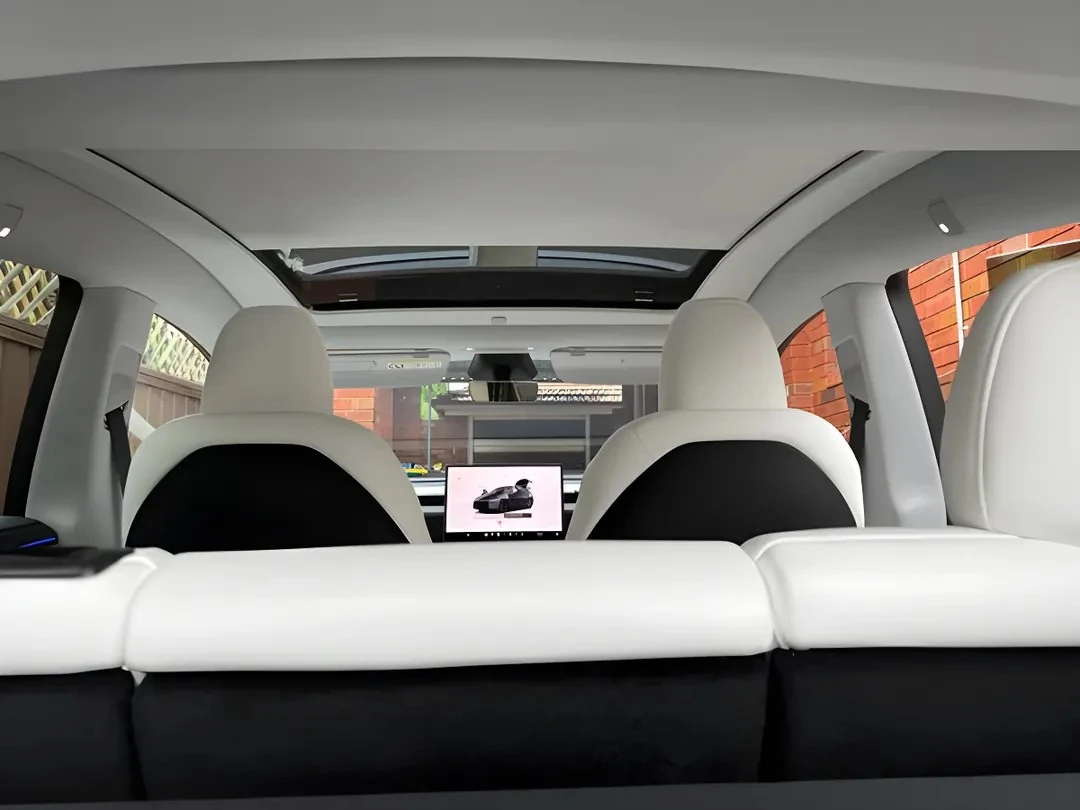 Tesla Model Y Juniper Elektrikli Tavan Perdesi
