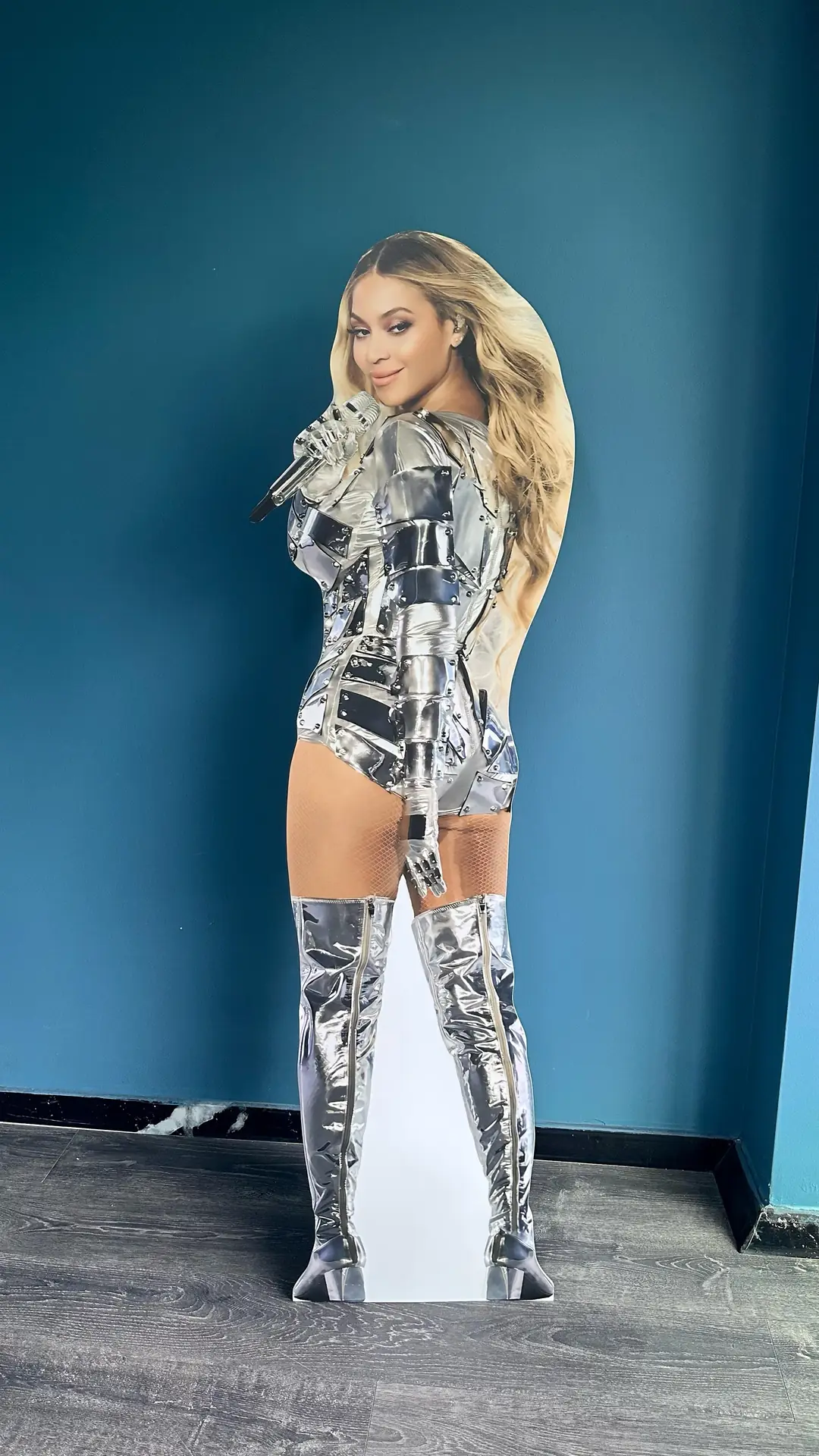 👑 Beyoncé Pappfigur – Silbernes Outfit Edition Lebensgröße Aufsteller ...