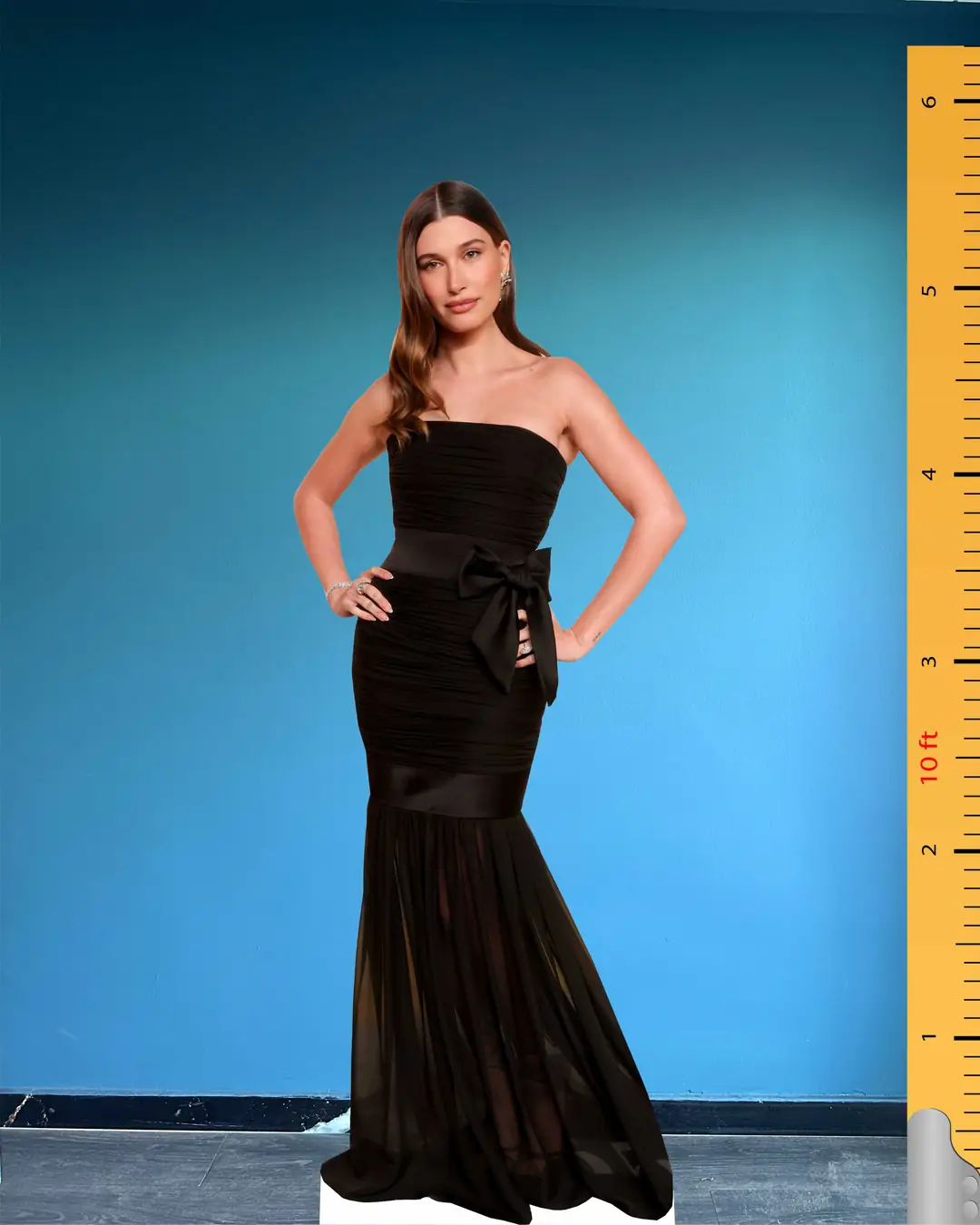 💎 Hailey-Bieber-Pappfigur – Lebensgroßes Standee-Modell