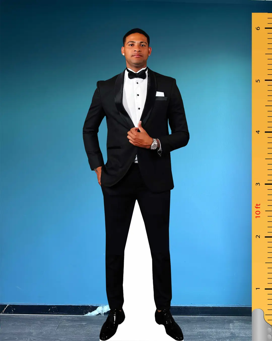 Modelo de cartón recortado de Luis Gil, modelo de plástico de pie con ...