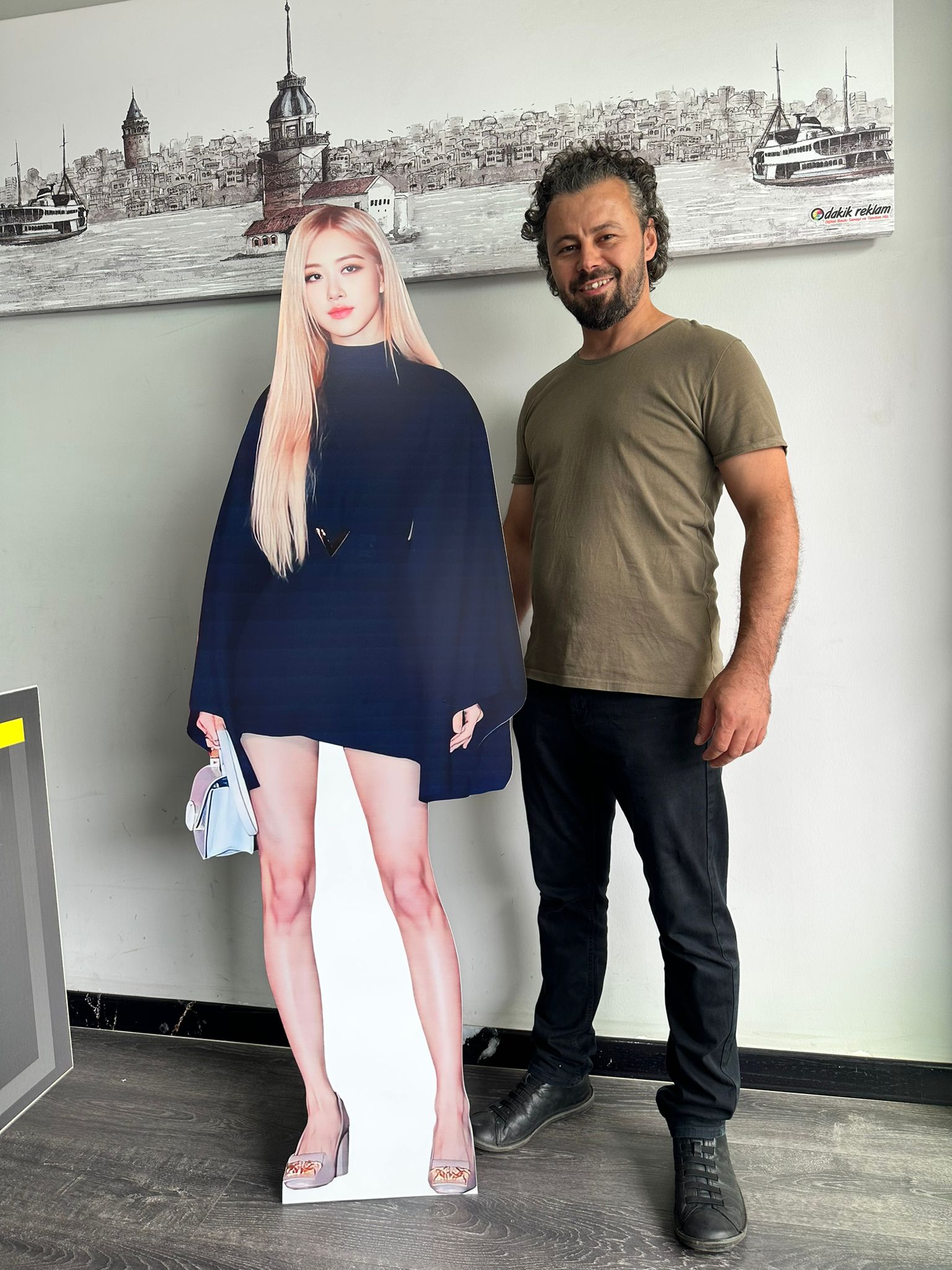 🎶 BLACKPINK Cardboard Figure – Jisoo, Jennie, Lisa & Rosé Life-Size Standee