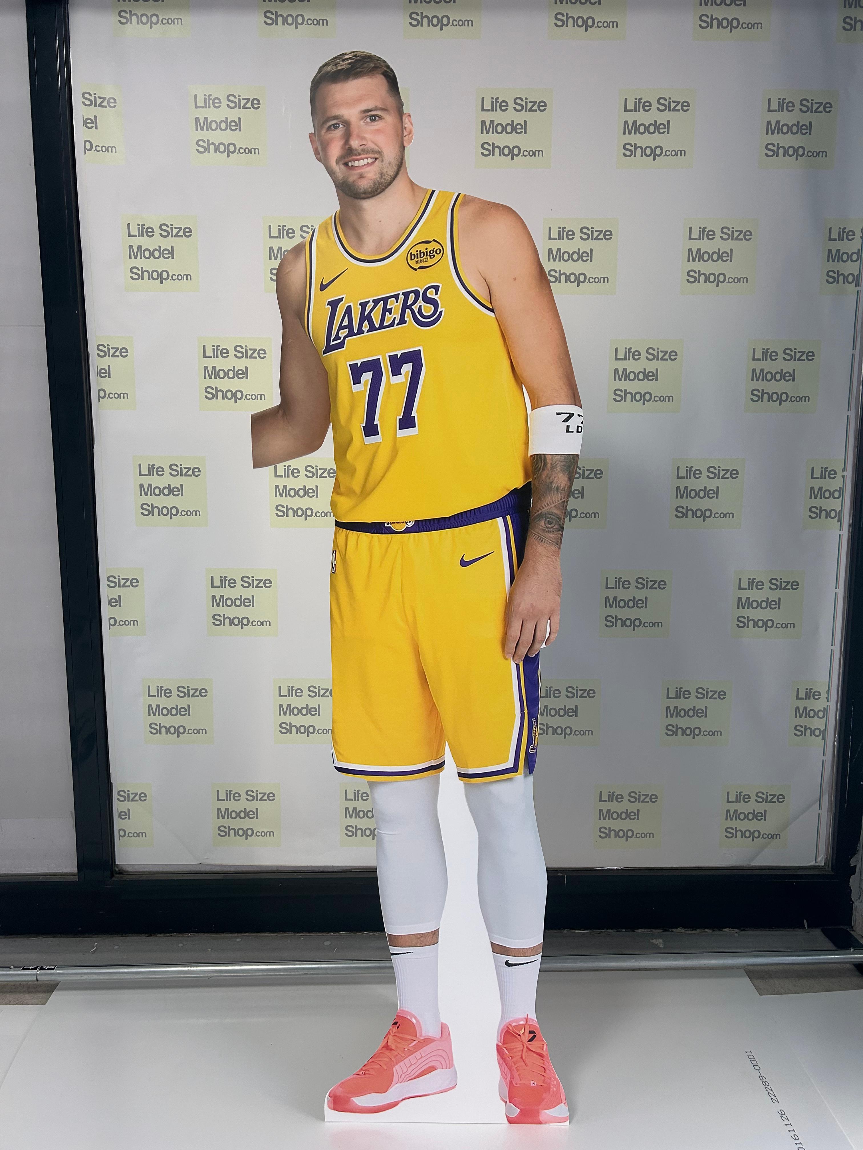 🏀 Luka Dončić Maketi Ayaklı 2 Boyutlu Tam Boy Plastik Maket