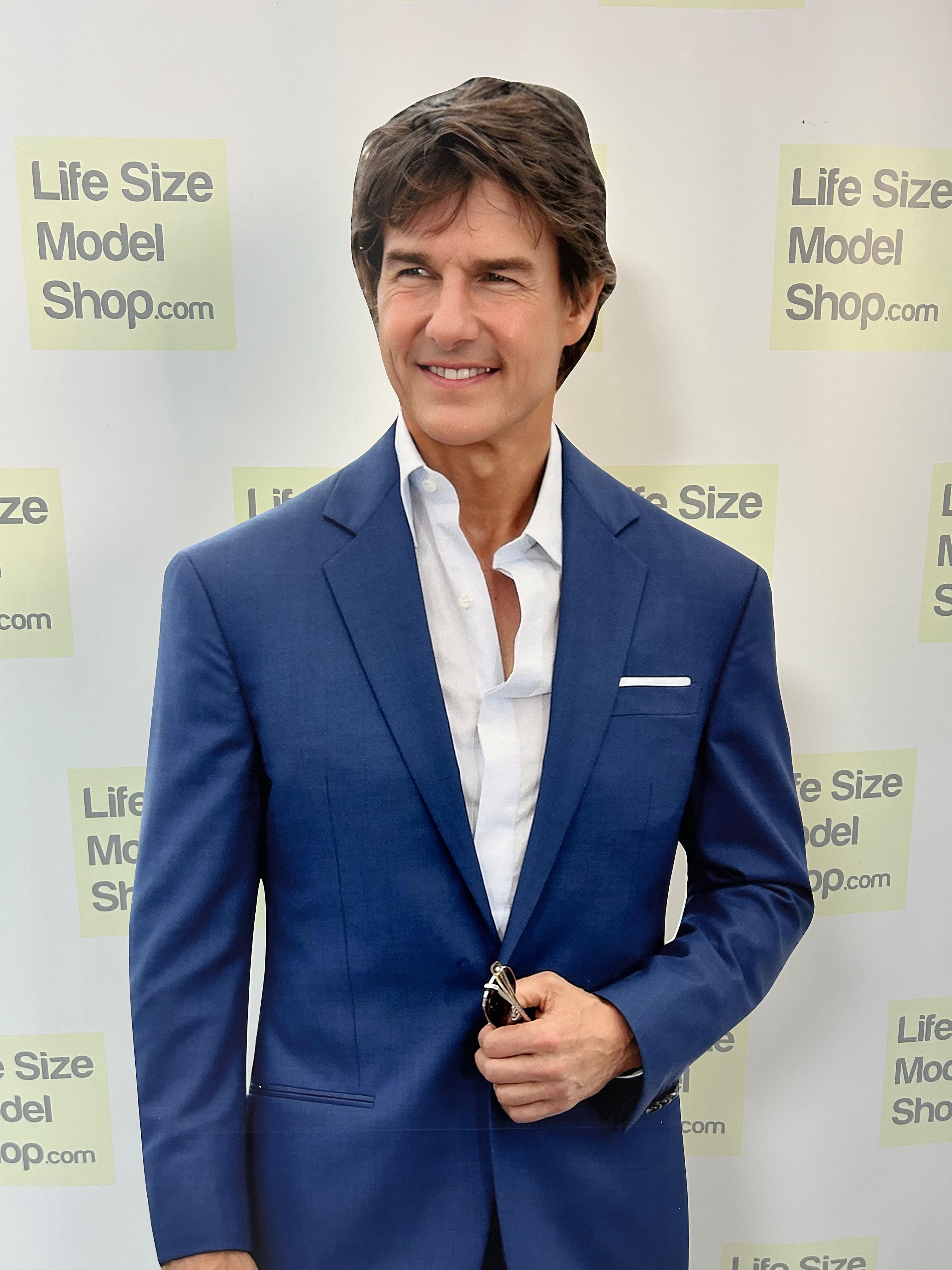 🎬 Tom Cruise Tam Boy Maket Figür – Gerçek Boyutlu Ayakta Duran Model