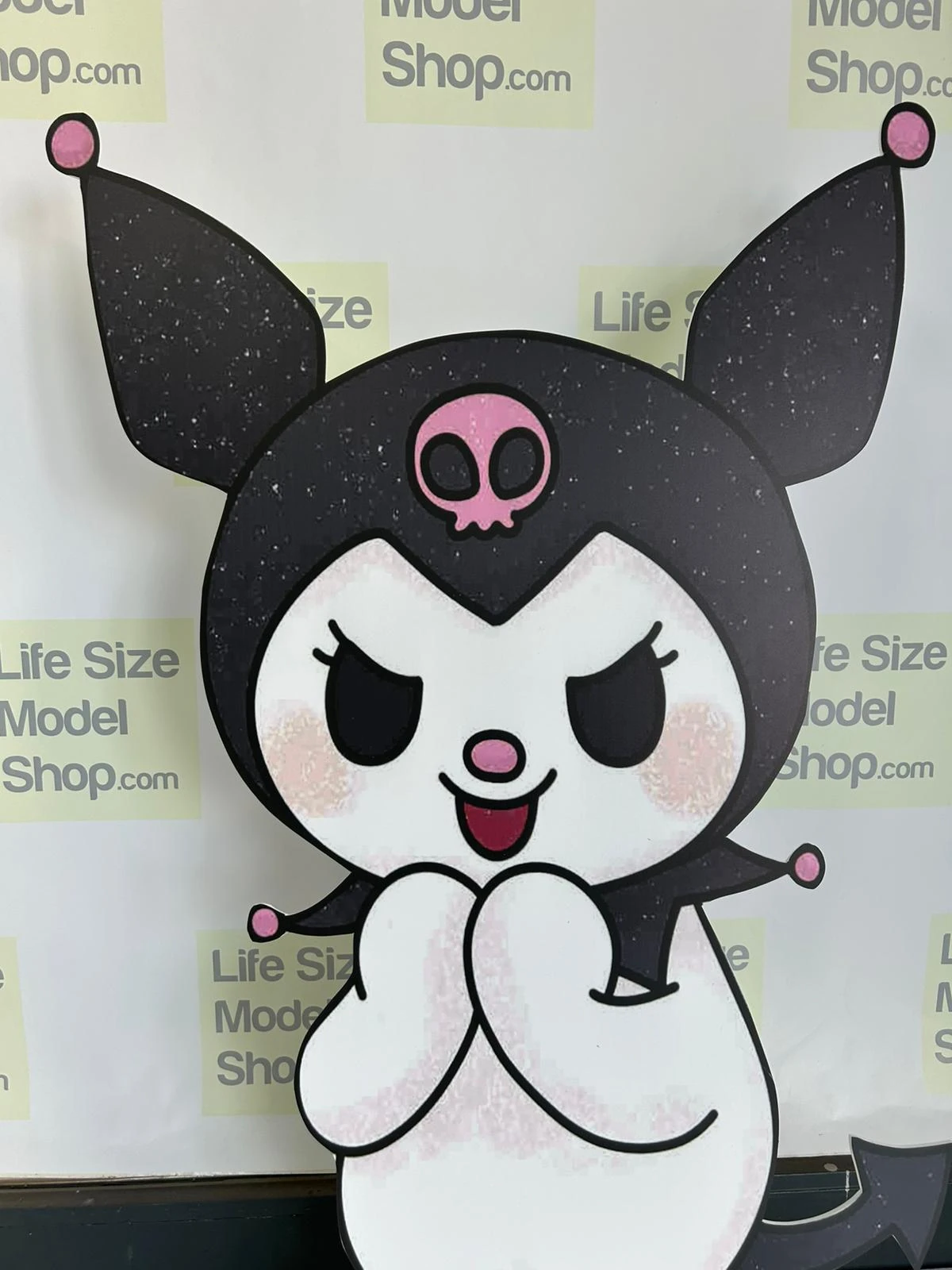 🖤 Figura in cartone Kuromi – standee personaggio a grandezza naturale