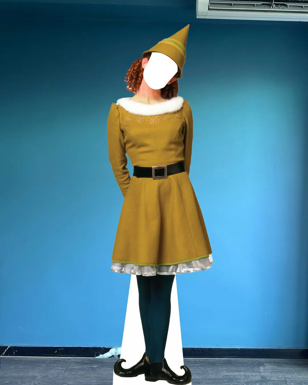 🎄The Female Elf Cardboard Figure – Life-Size Christmas Standee Model