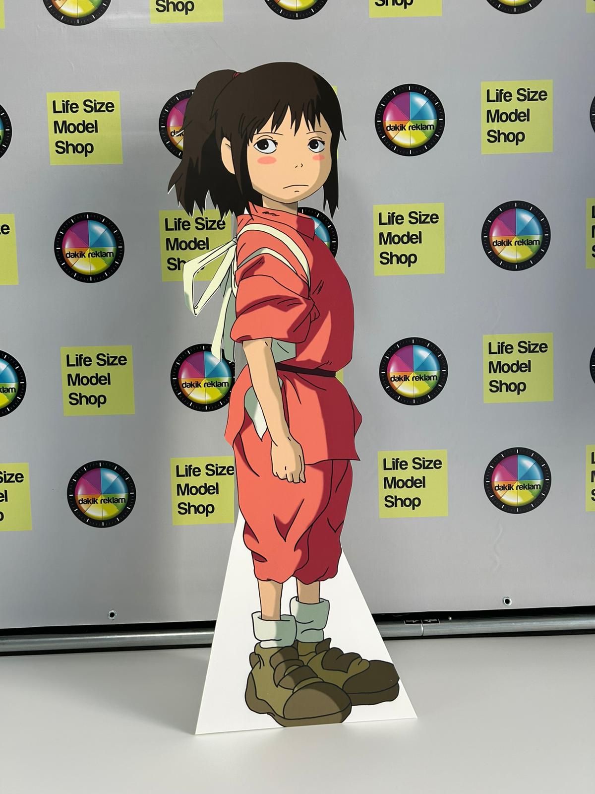 Figura de Cartón de Chihiro Ogino – 🍃 Standee de Tamaño Real de "El ...