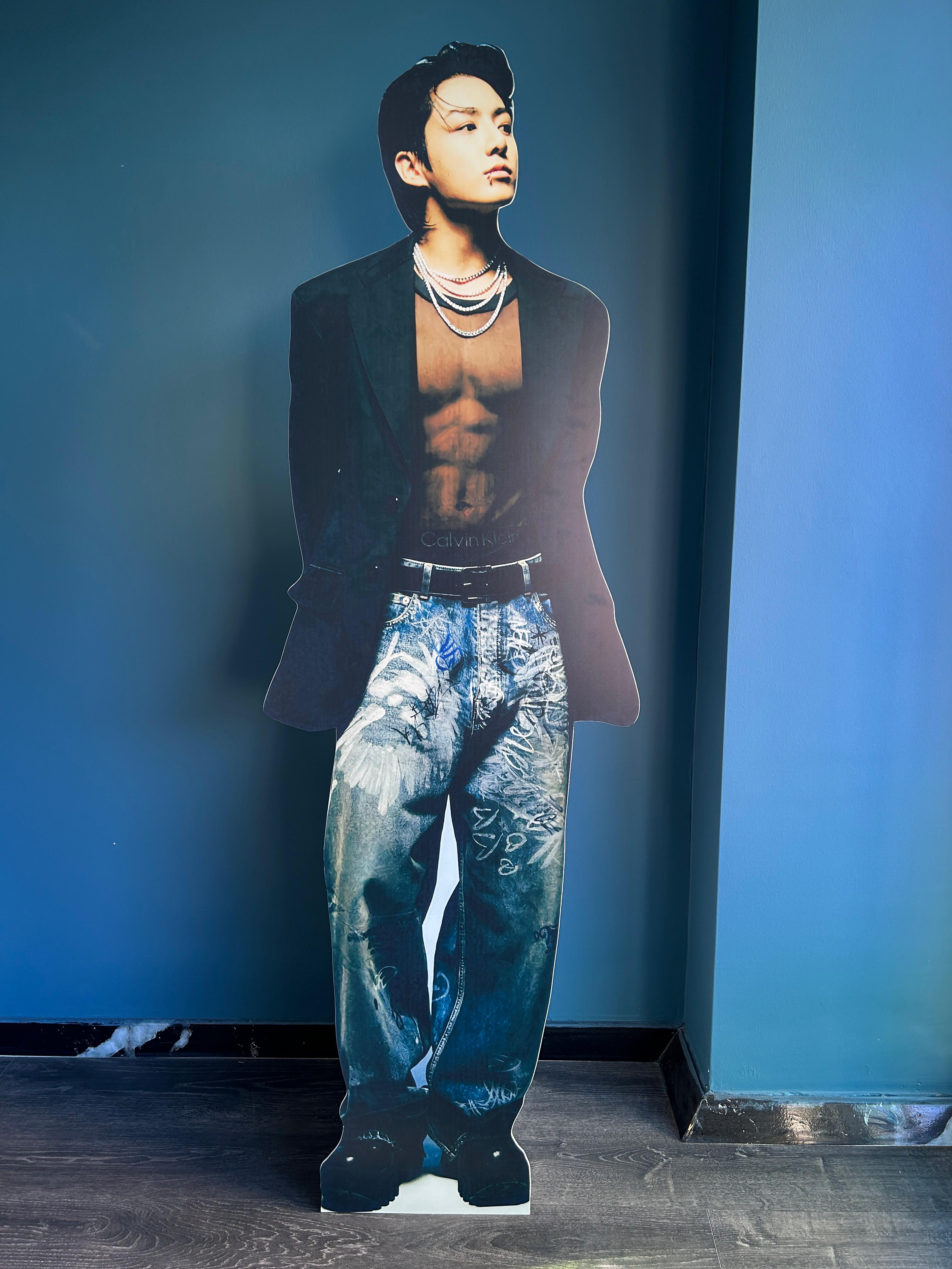 🌟 Jungkook Model – BTS Golden Konsept Gerçek Boy Standee