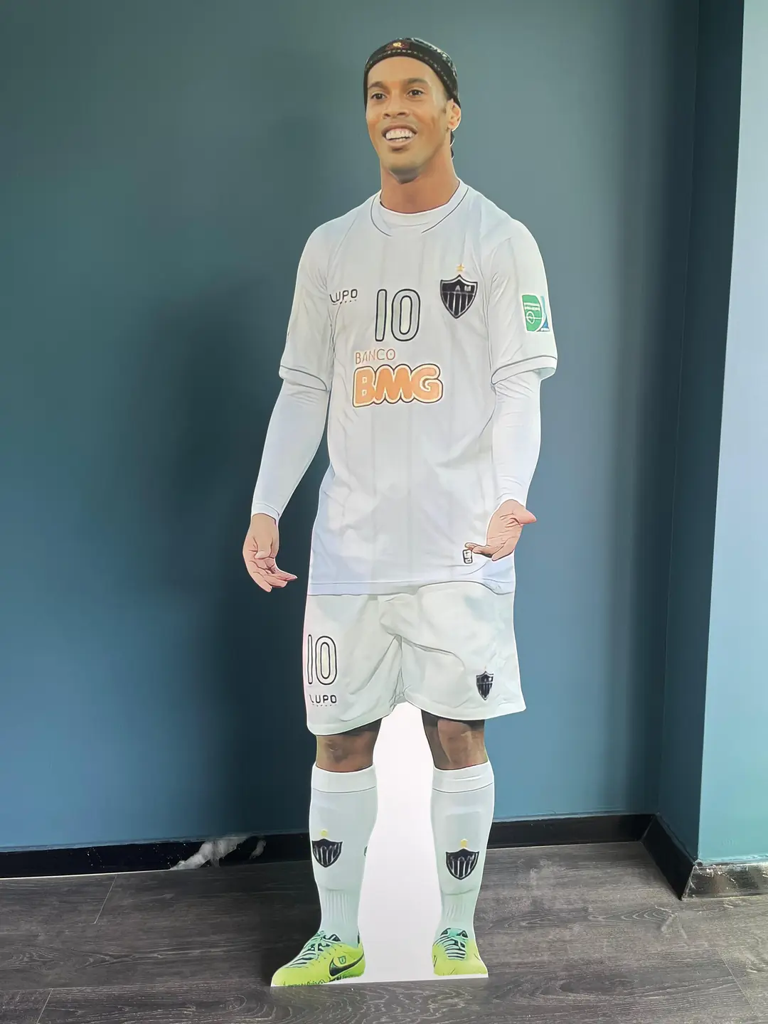 ⚽ Ronaldinho Cardboard Cutout Model – Life-Size Football Player Standee